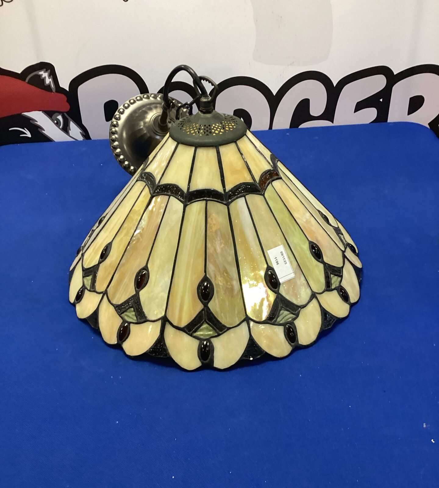 Tiffany style ceiling light – Badgers Auctions