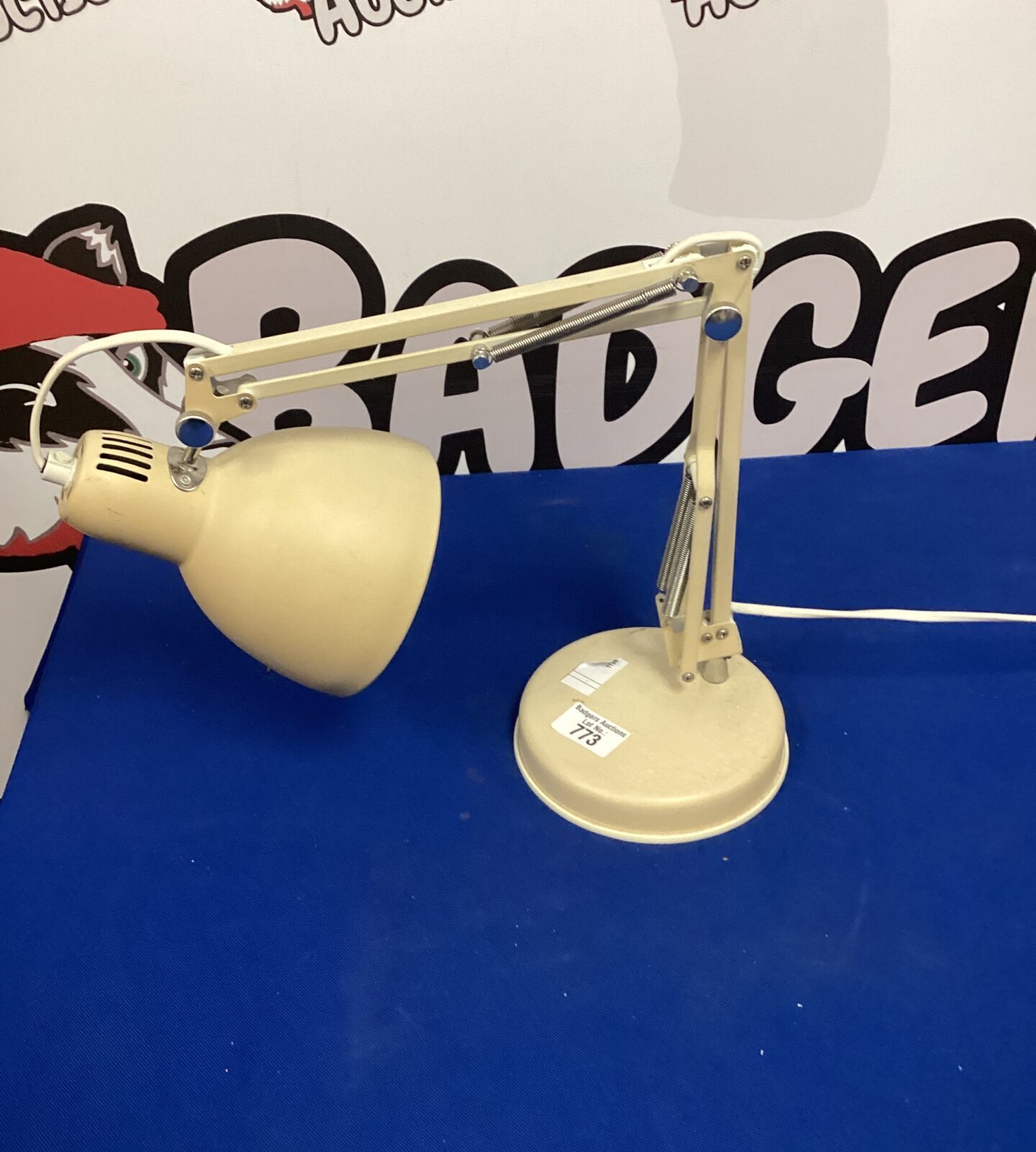 Angle poise style lamp – Badgers Auctions
