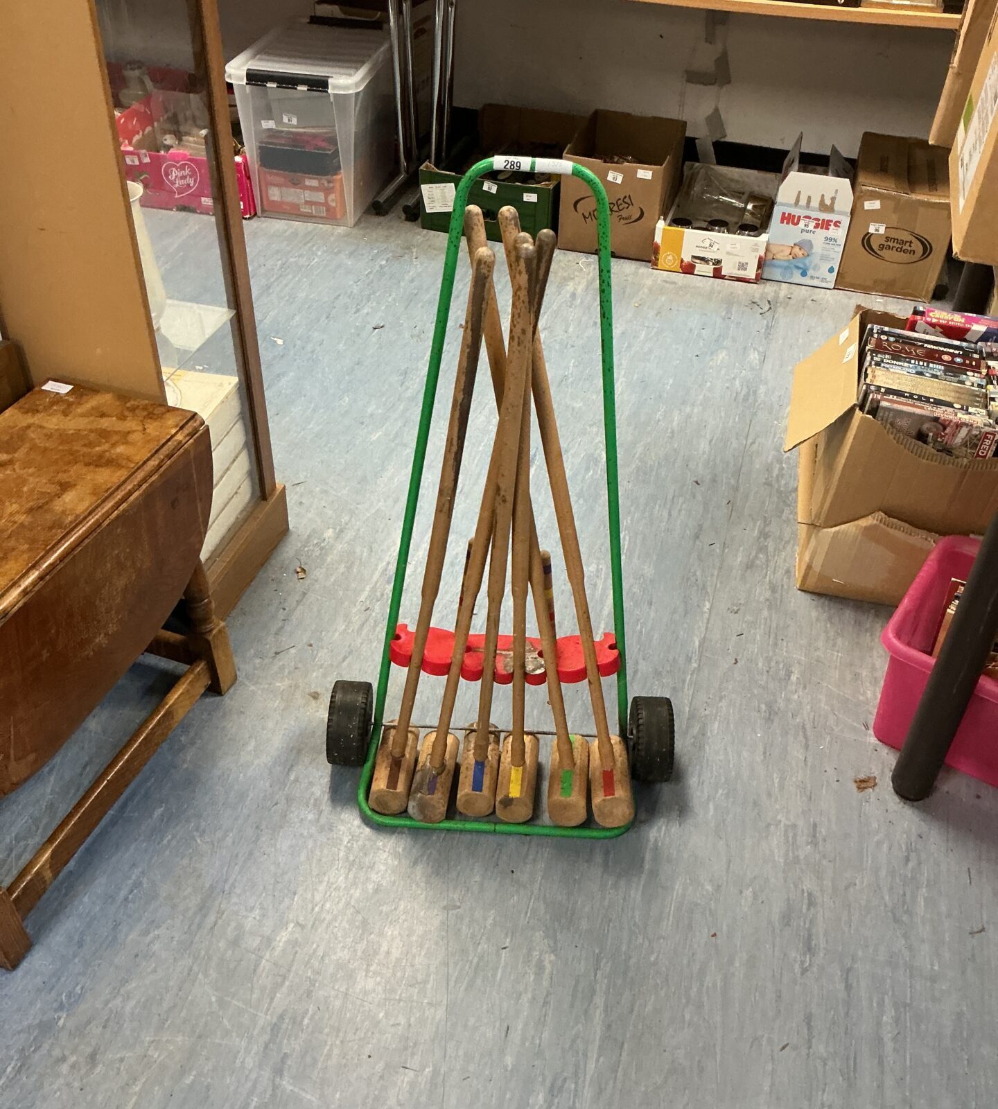 Set of vintage Croquet Mallets with trolley – Badgers Auctions