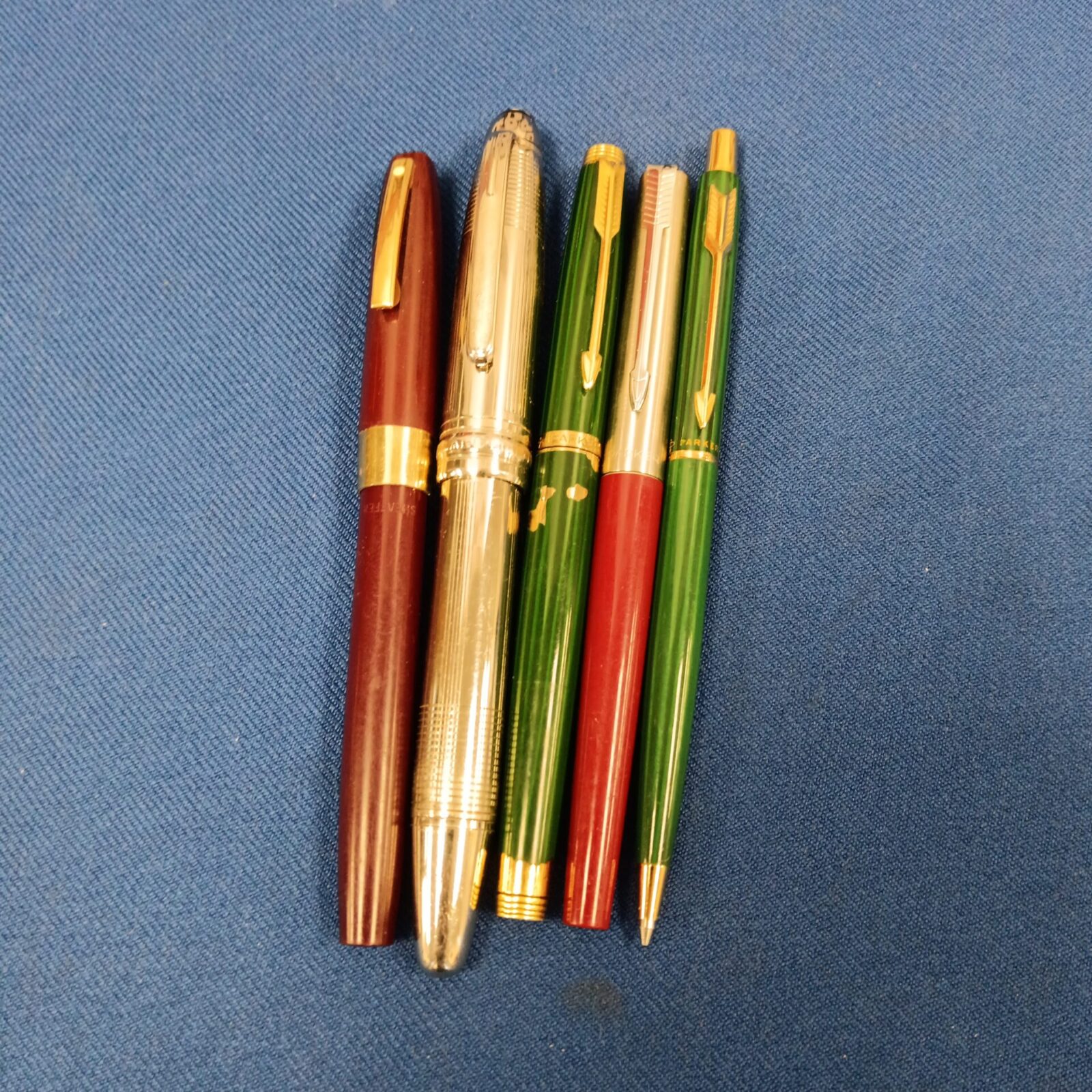 Lot of 5 pens including mont blanc style pen & 14ct gold nibbed parker ...
