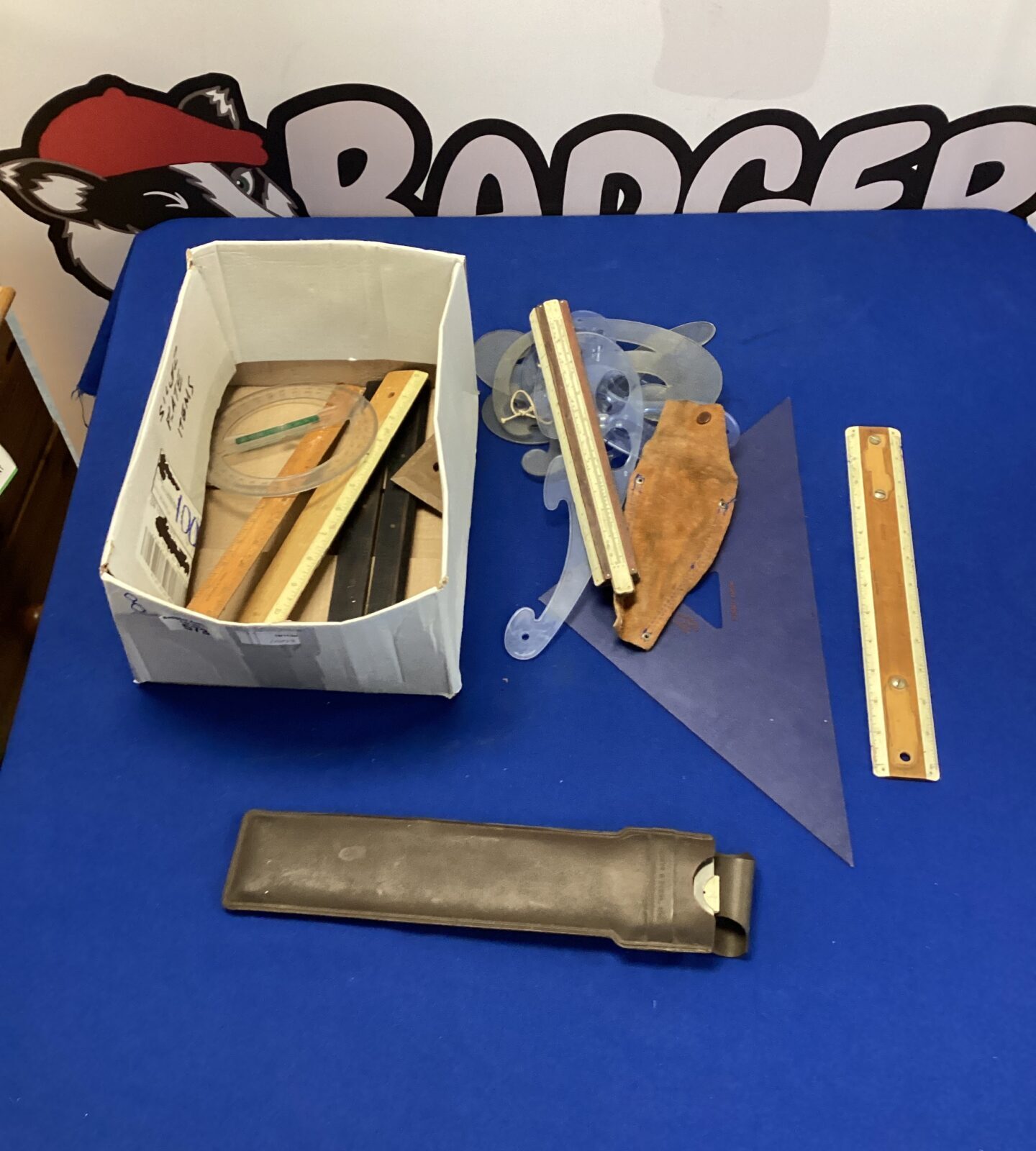 Box of vintage slide rulers inc micrometer – Badgers Auctions