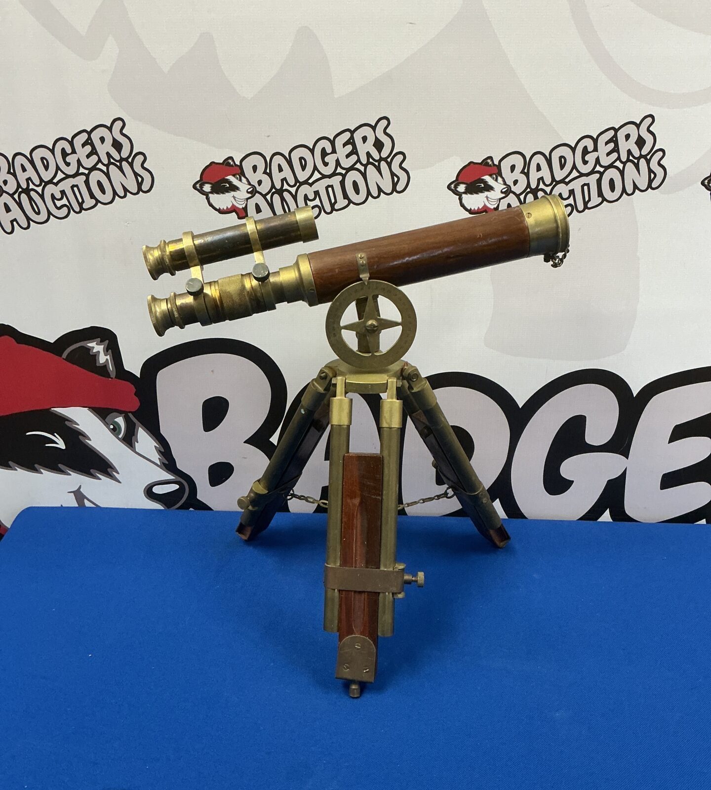 Vintage wood & brass surveyors scope – Badgers Auctions