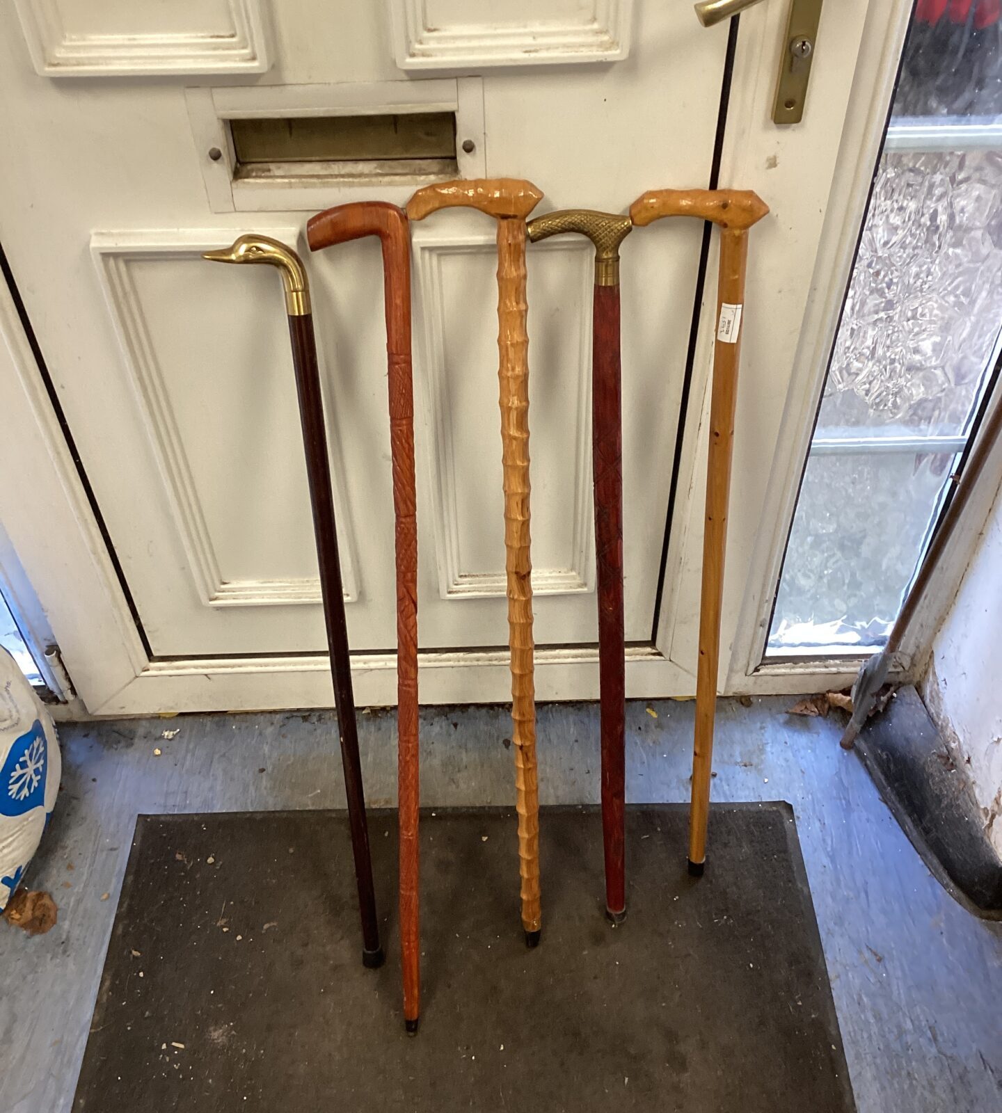 Five vintage walking sticks – Badgers Auctions