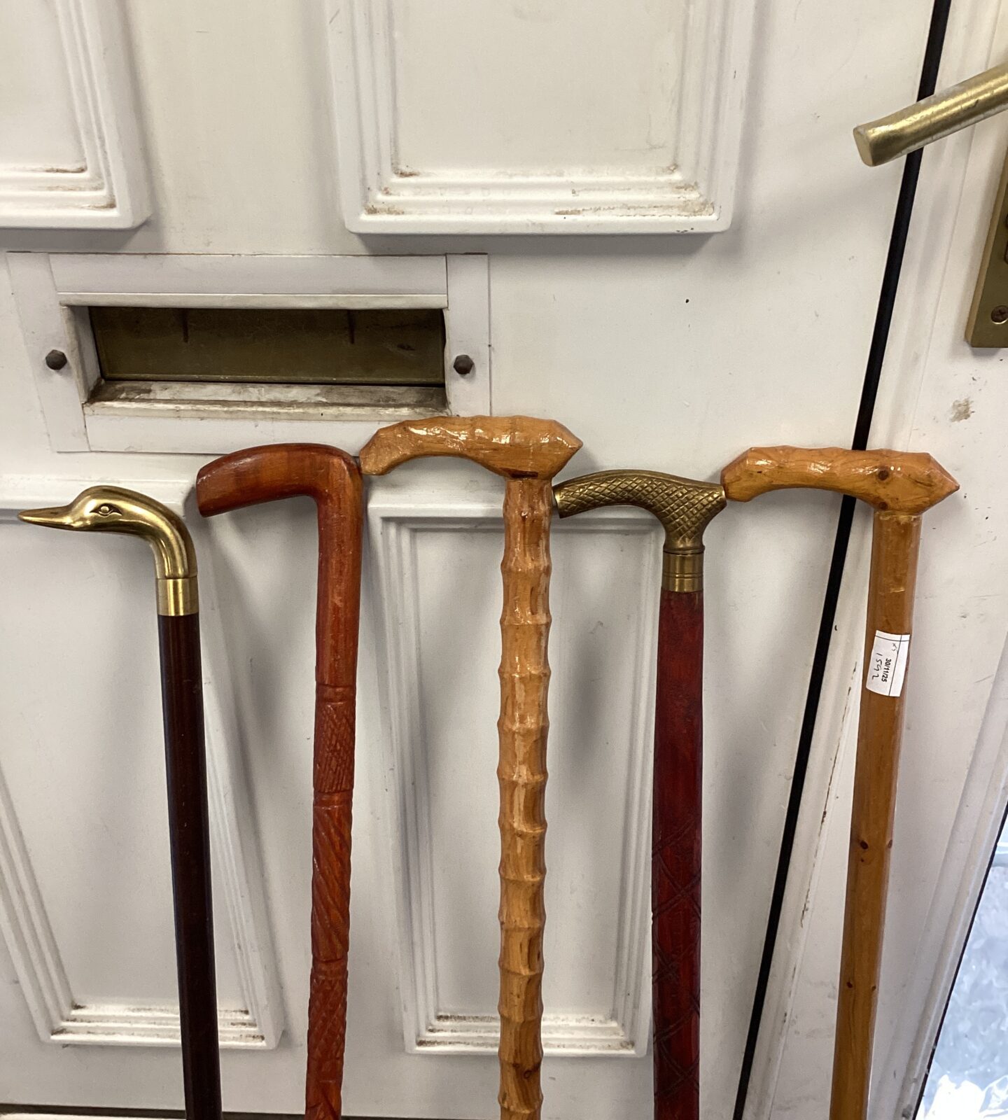 Five vintage walking sticks – Badgers Auctions