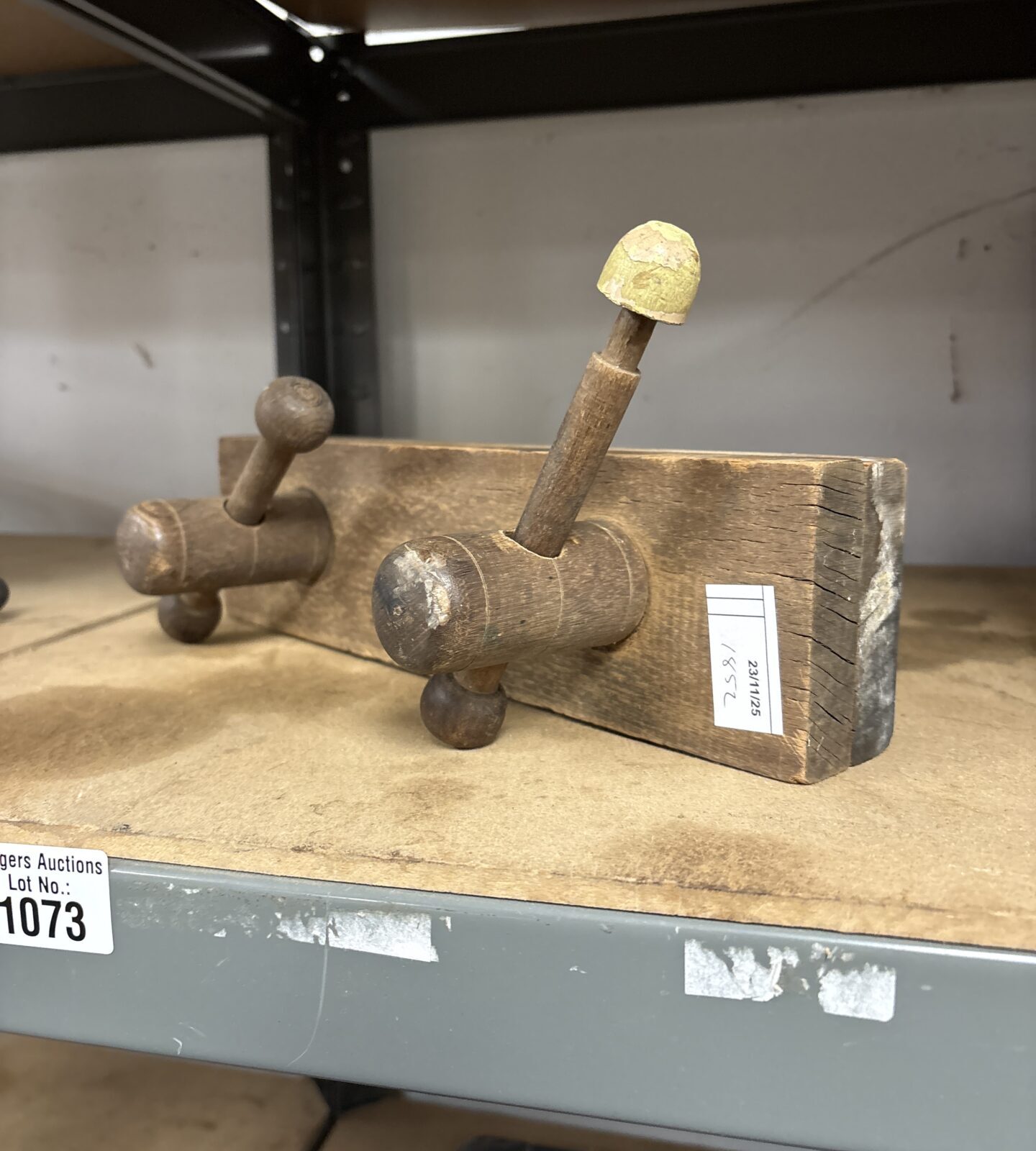 Vintage wood workers clamp – Badgers Auctions