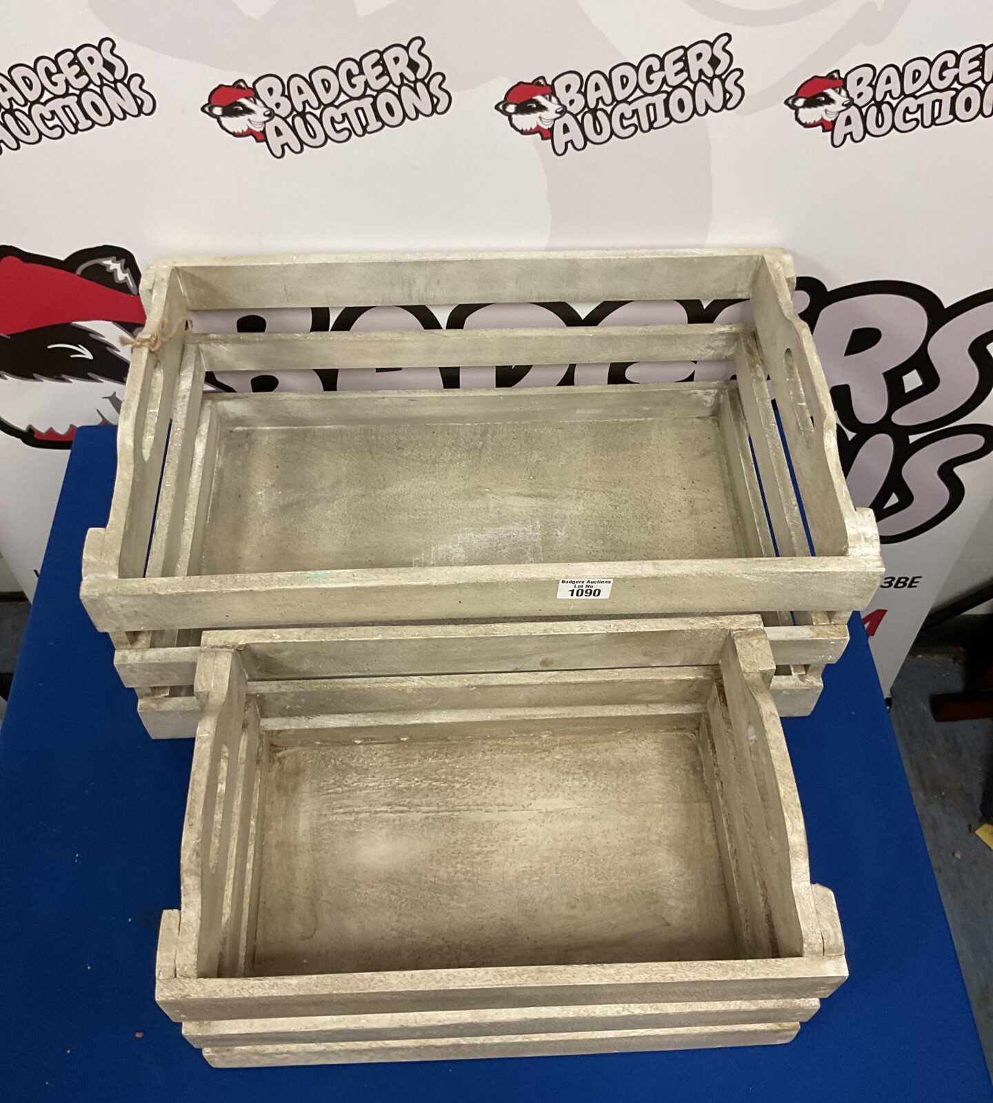 2 wooden crates – Badgers Auctions