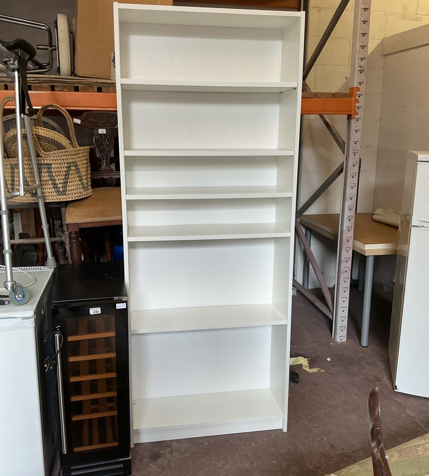 Tall white bookcase – Badgers Auctions