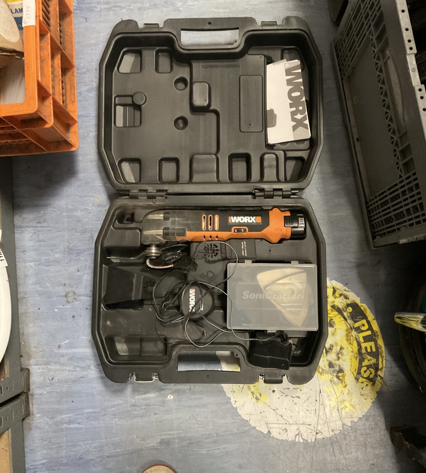 Worx cordless omni tool set – powers on – Badgers Auctions