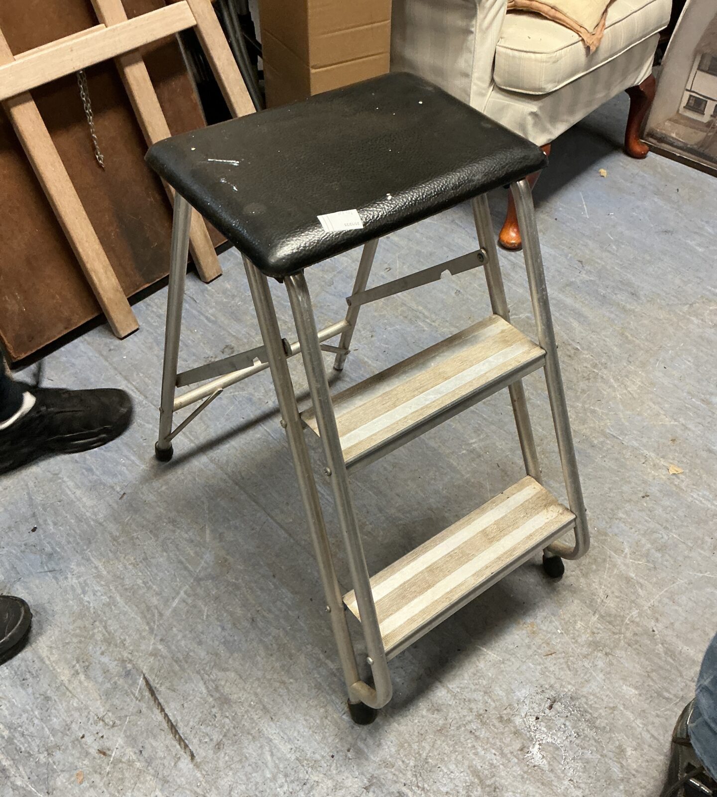 Aluminium kitchen steps – Badgers Auctions