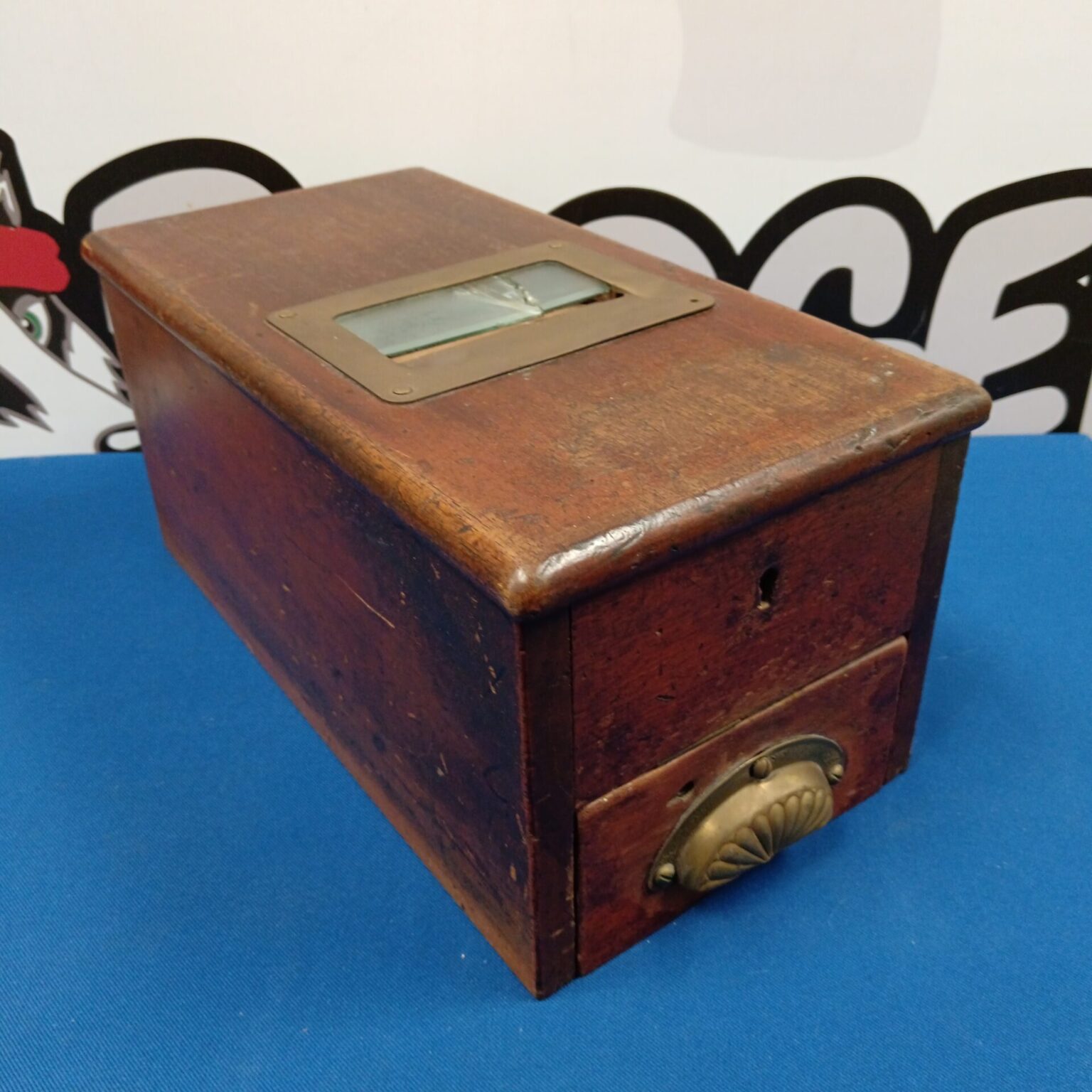 Antique cash register box – Badgers Auctions