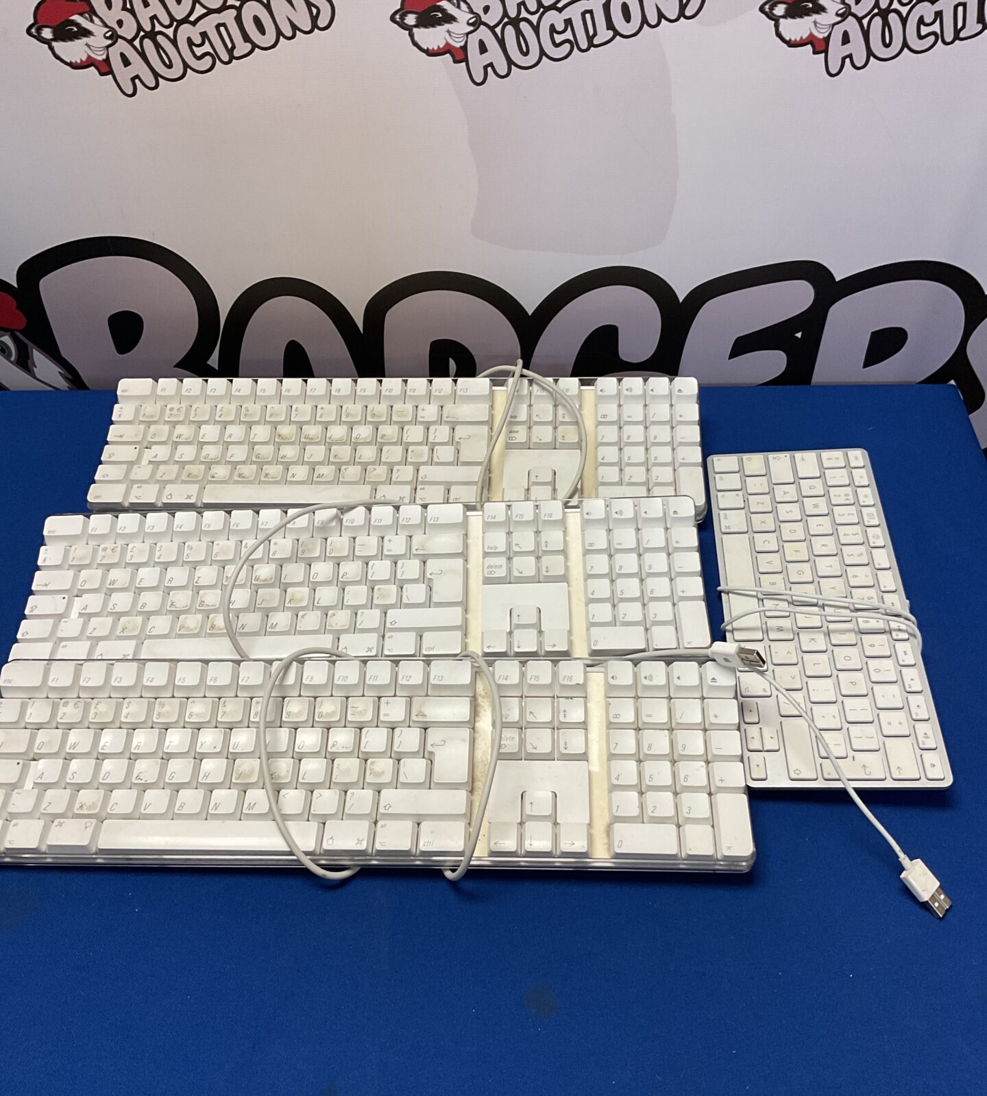 Four Apple Mac keyboards – Badgers Auctions
