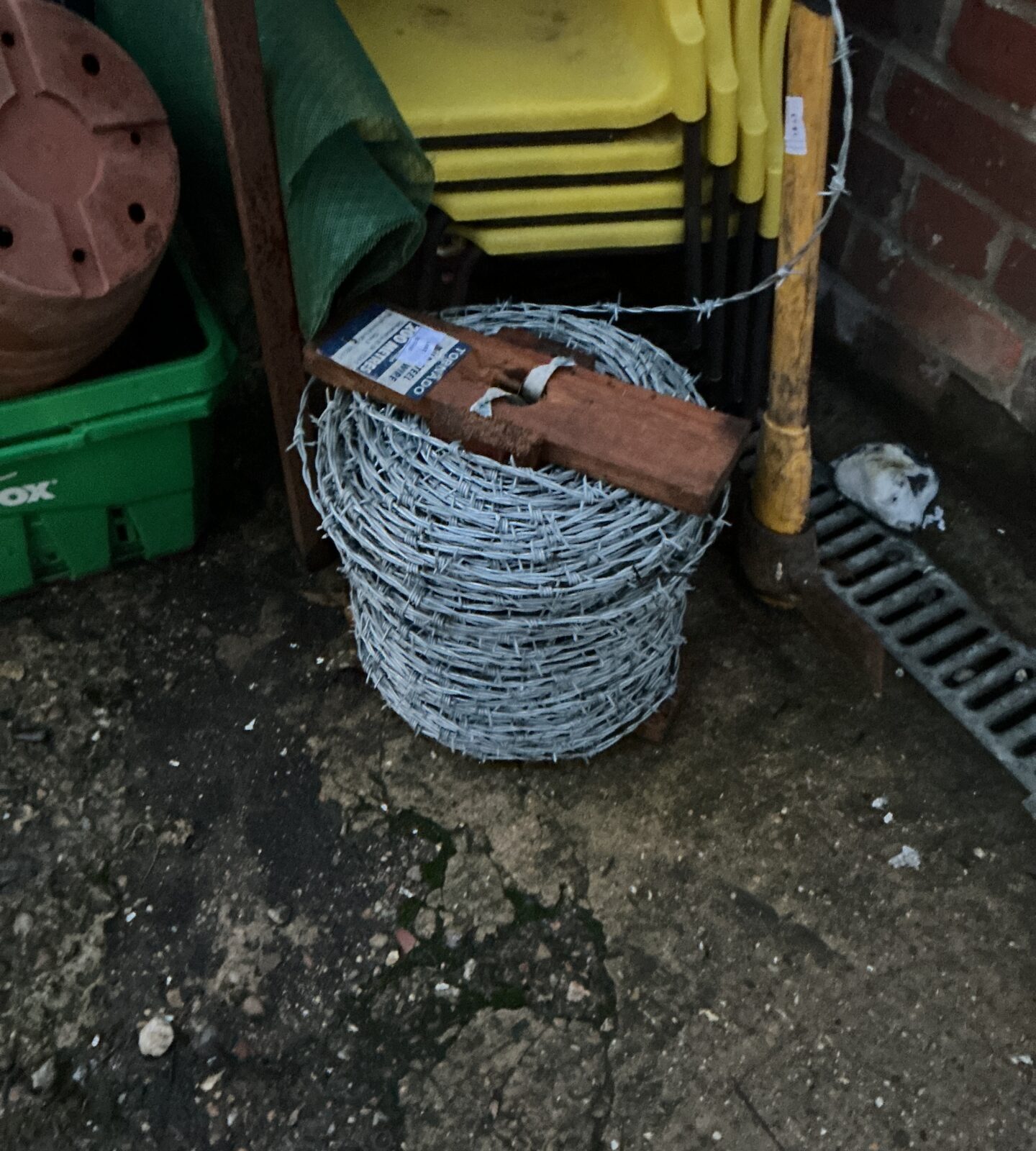 Roll of Barbed wire – Badgers Auctions