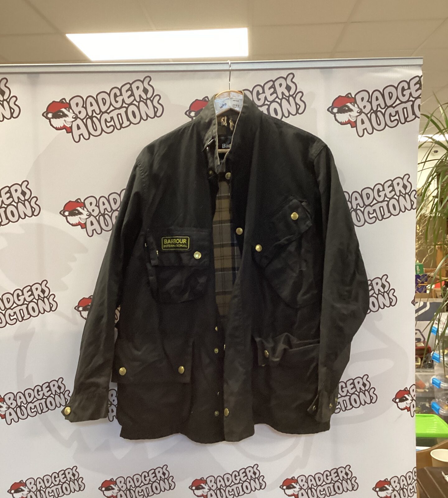 Barbour wax jacket size L – Badgers Auctions