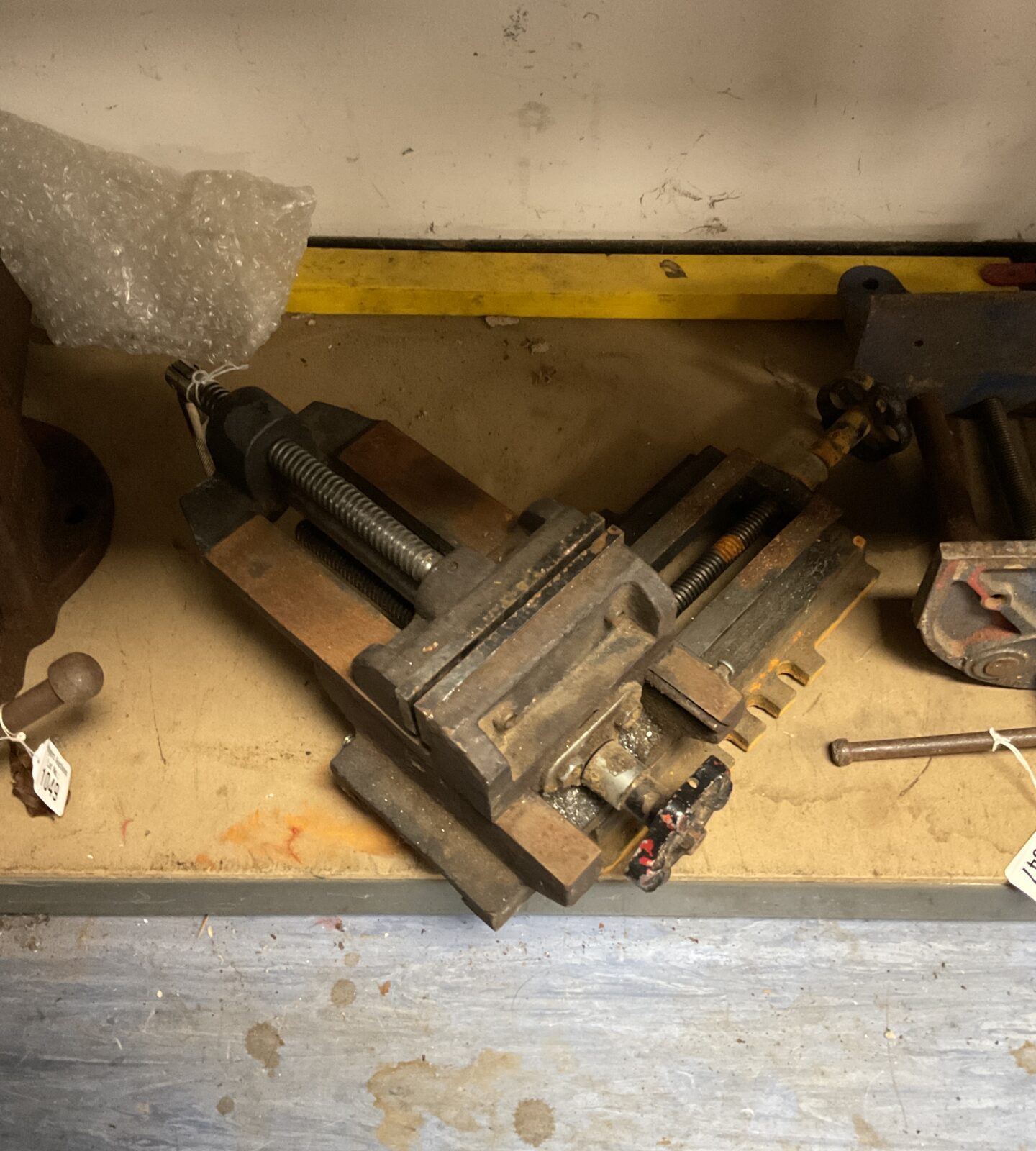 Multi adjustable medium sized bench clamp – Badgers Auctions
