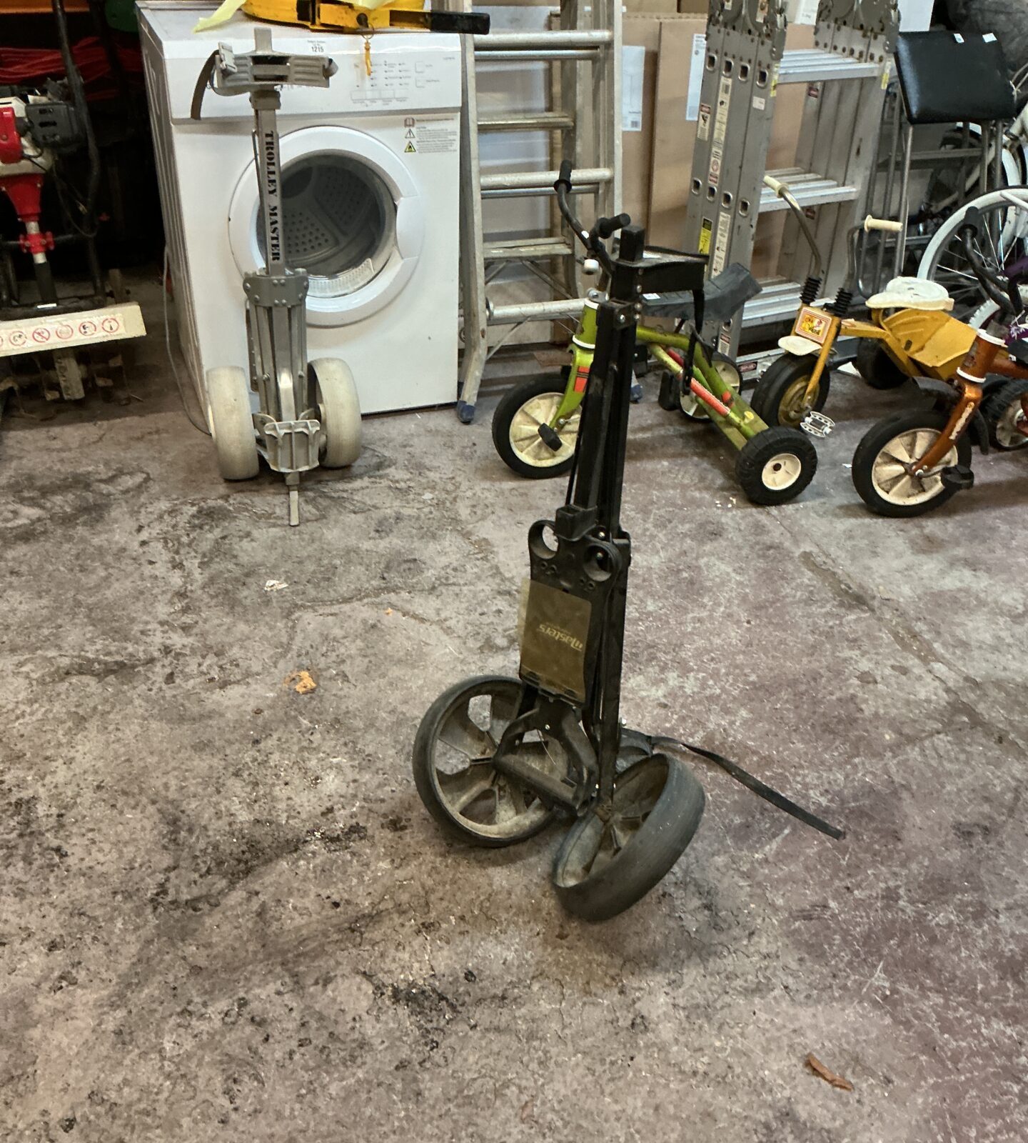 Folding golf trolley – Badgers Auctions
