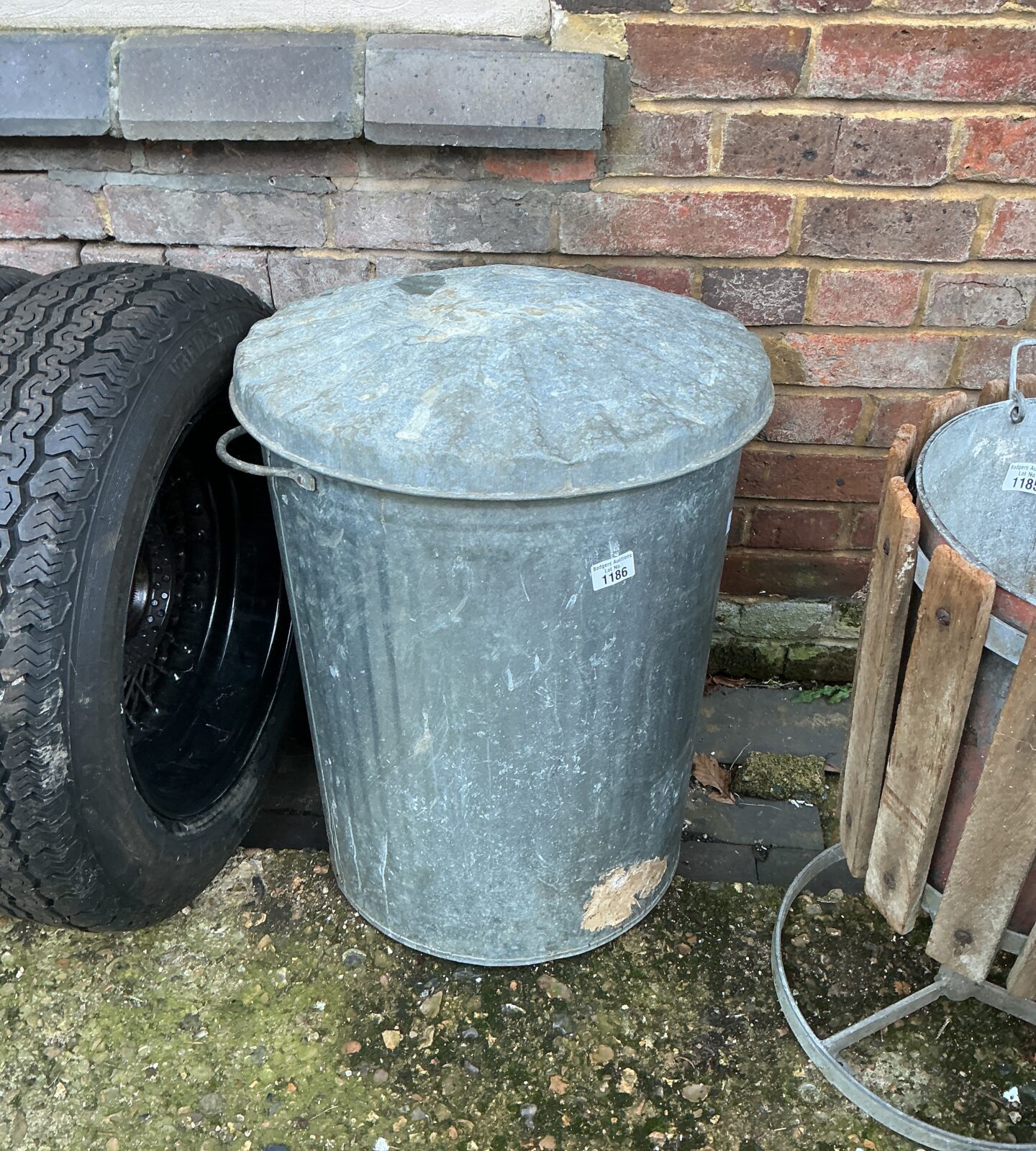 Galvanised Garden bin – Badgers Auctions