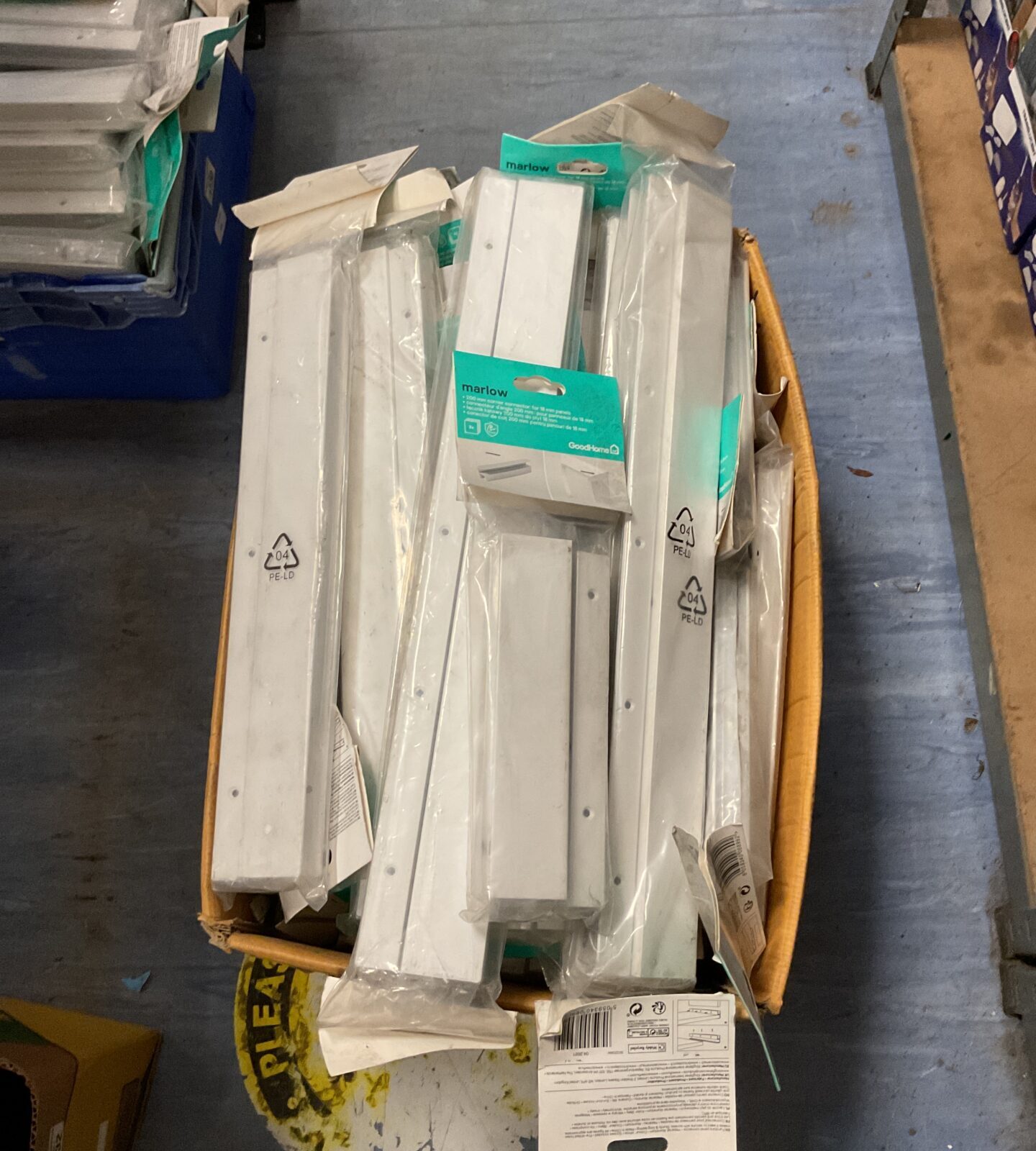 Box of goodhome 200mm corner connector – Badgers Auctions