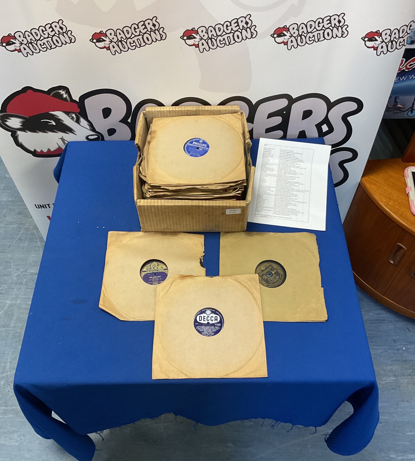 Collection Of Gramophone Records Badgers Auctions collection-of-gramophone-records-badgers-auctions