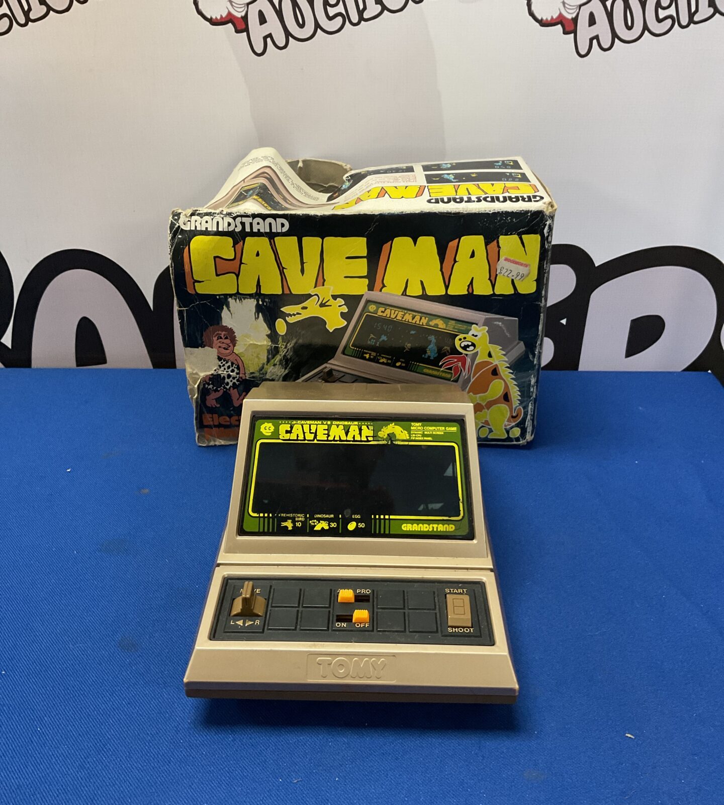 Retro grandstand caveman tabletop game – Badgers Auctions