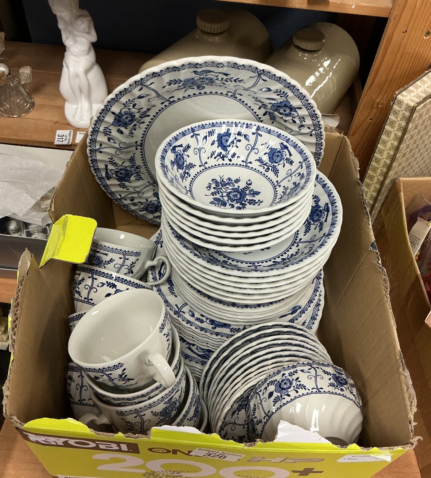 Large quantity Johnson Bros Tableware – Badgers Auctions