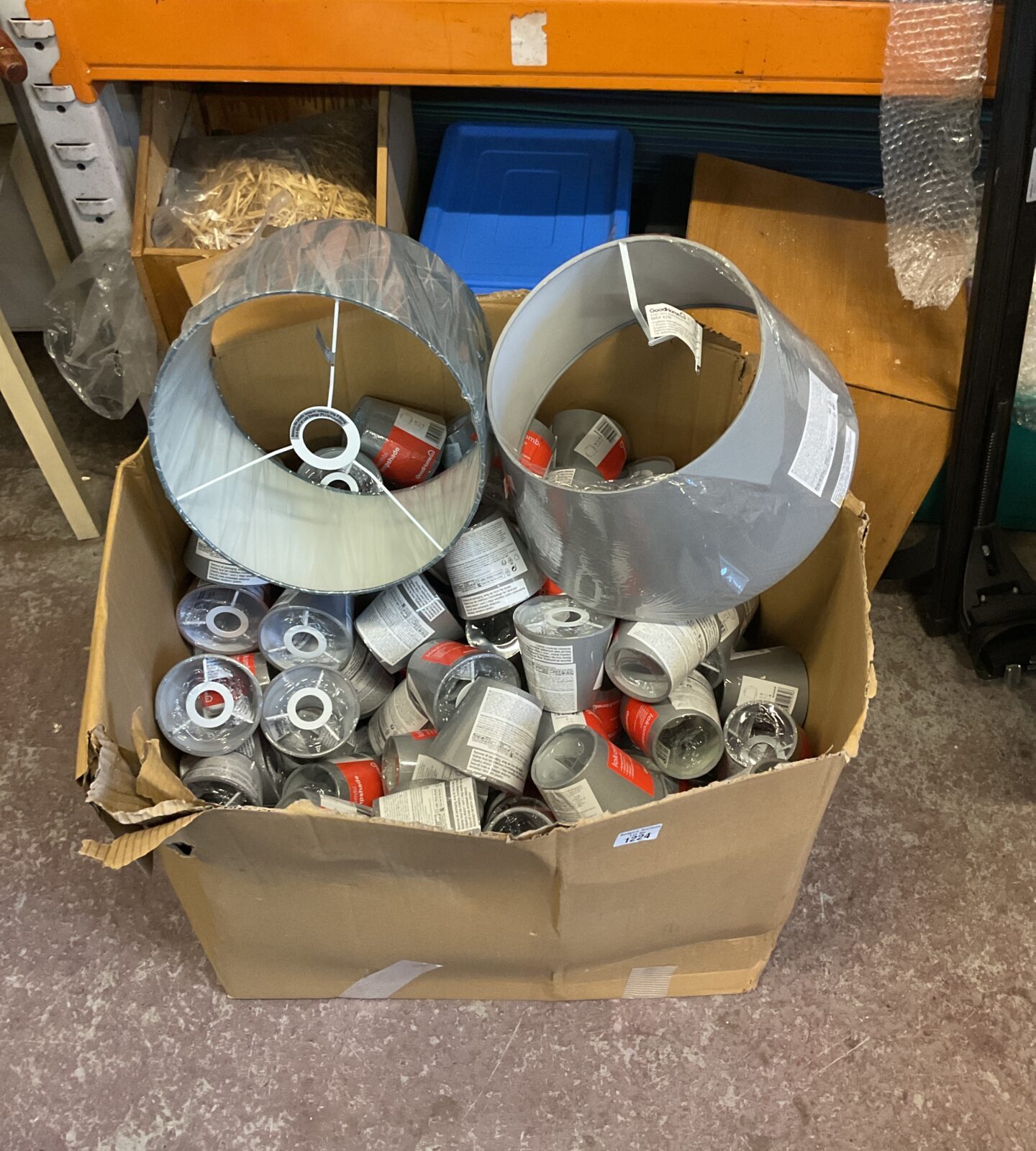 Large box of lamp-cups and lampshades – Badgers Auctions