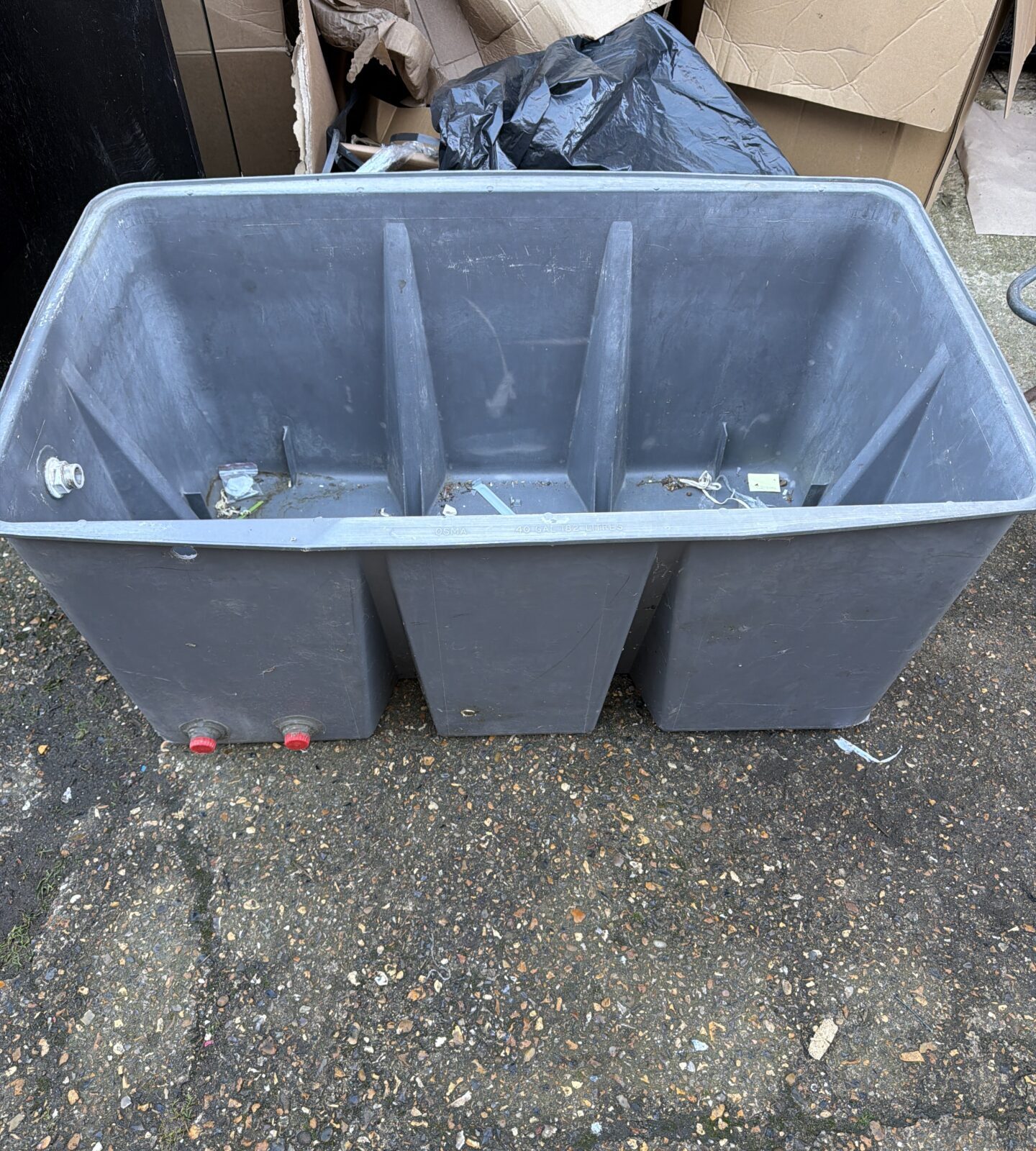 Large plastic water tub – Badgers Auctions