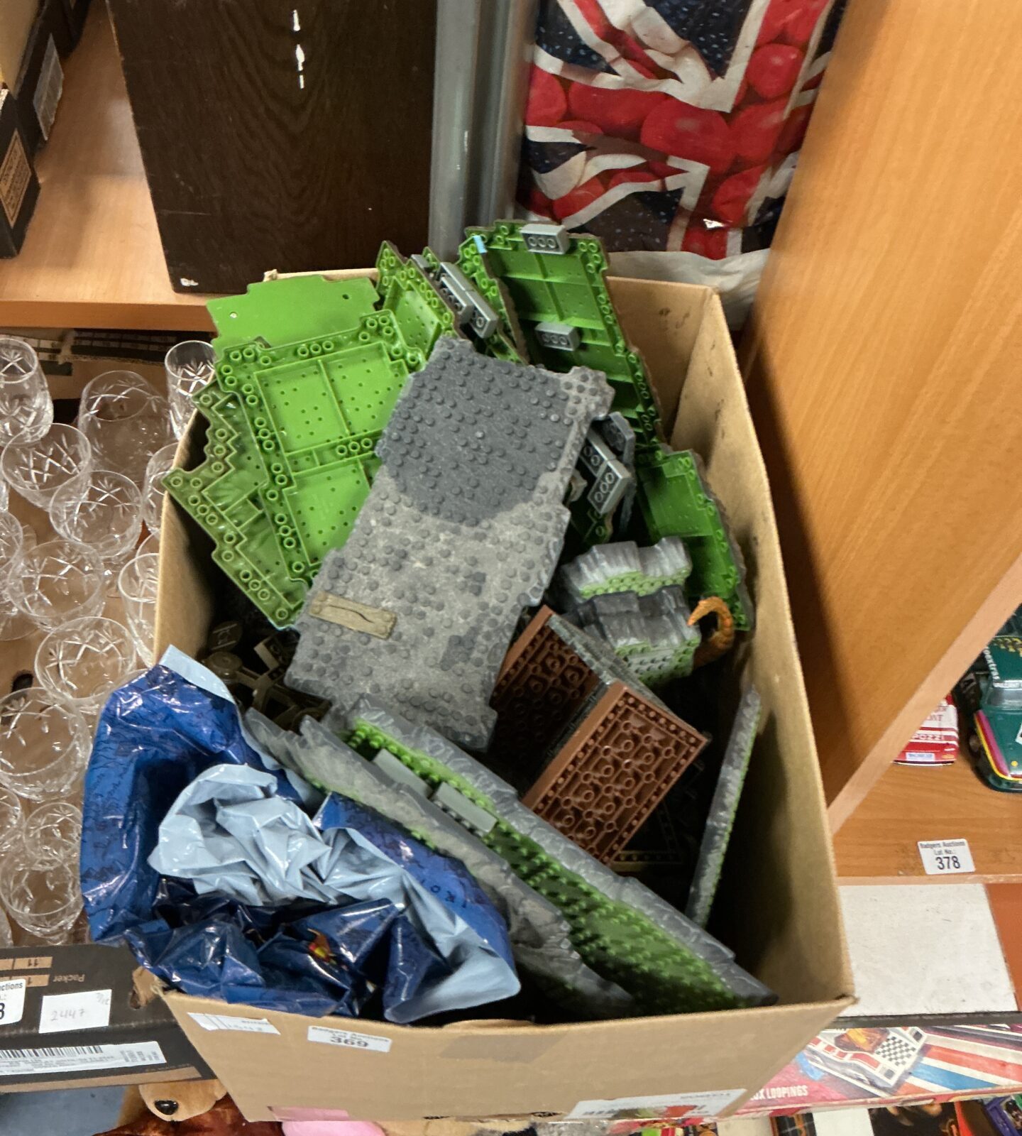 Box of mega bloxs – Badgers Auctions