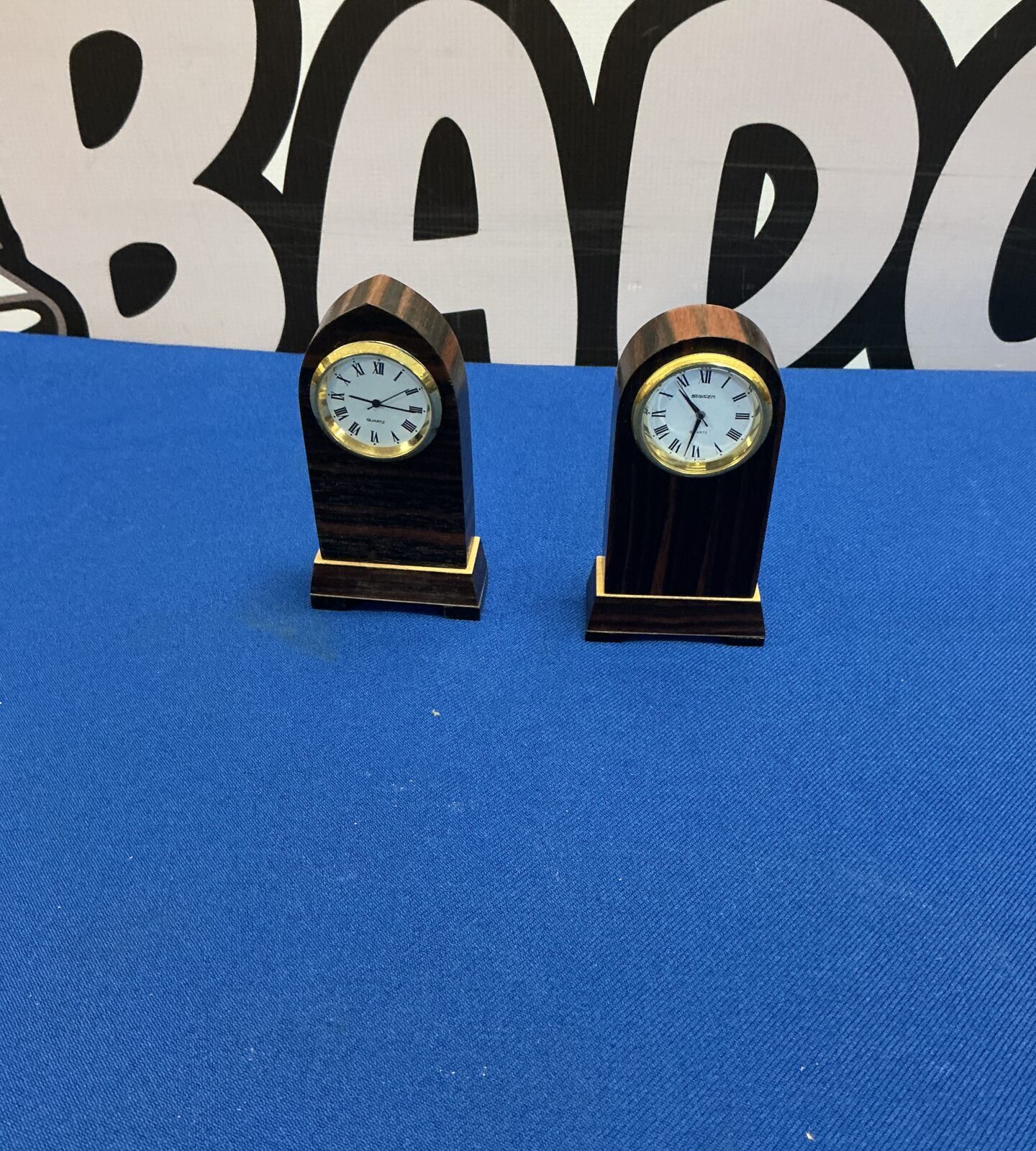 Two miniature mantle clocks – Badgers Auctions