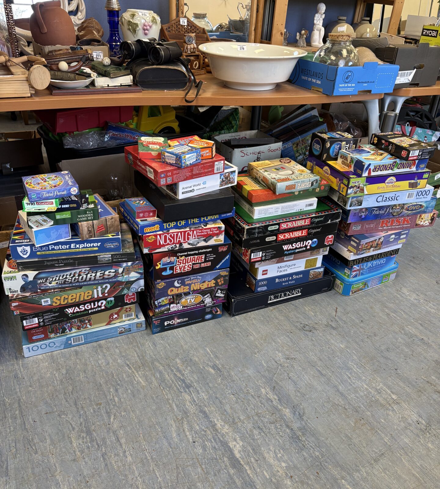 Large job lot of mixed board games and puzzles – Badgers Auctions
