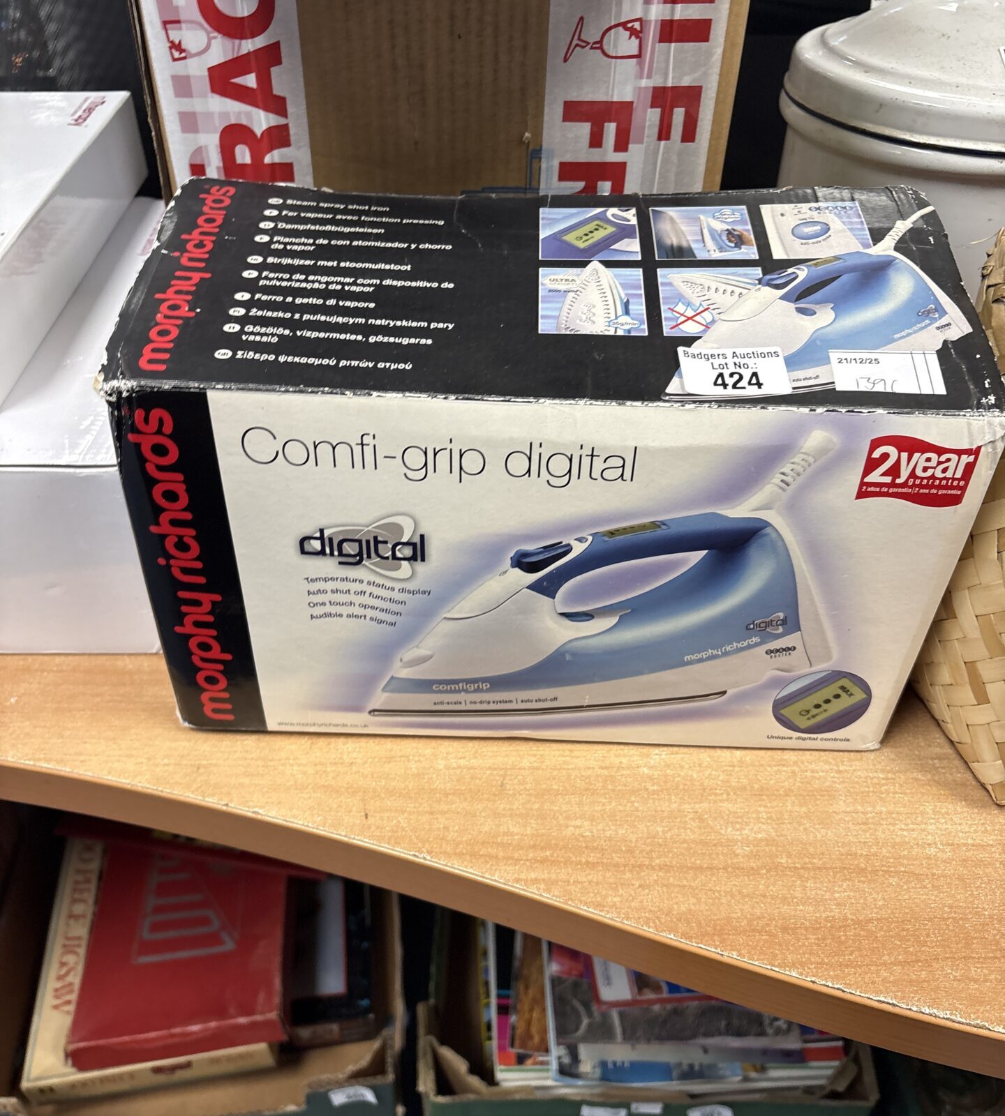 Morphy Richard’s comfi grip digital iron – Badgers Auctions