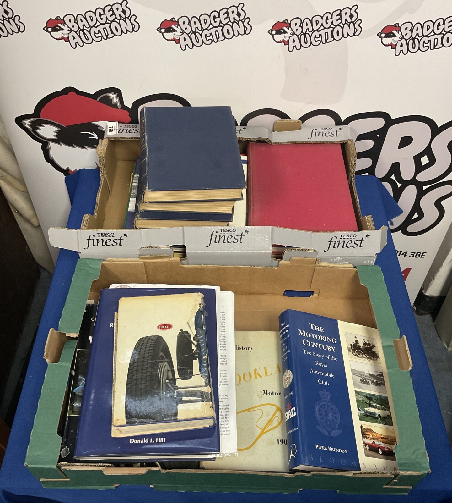 Box of mixed motoring books – Badgers Auctions