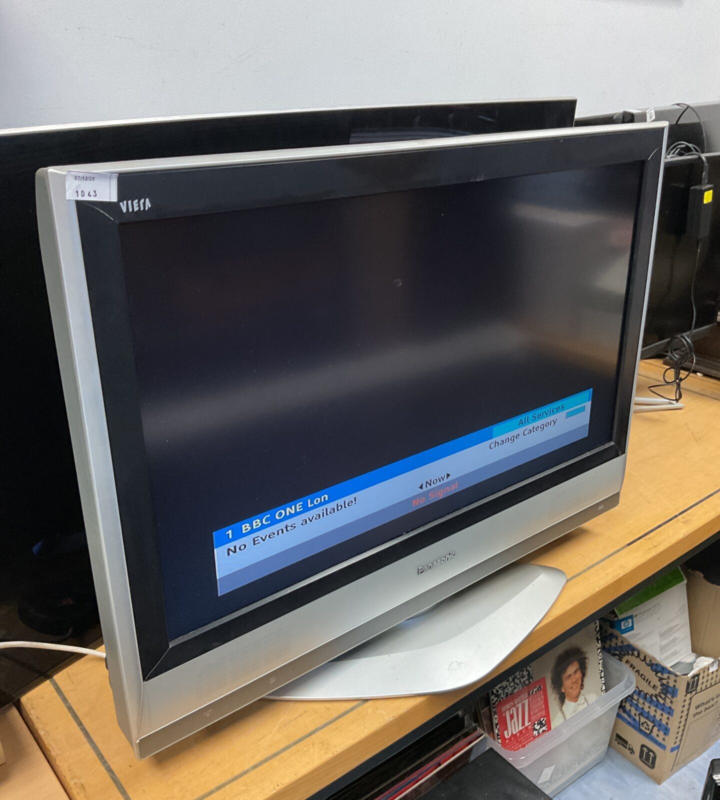 Panasonic viera 32” hd tv working no remote – Badgers Auctions