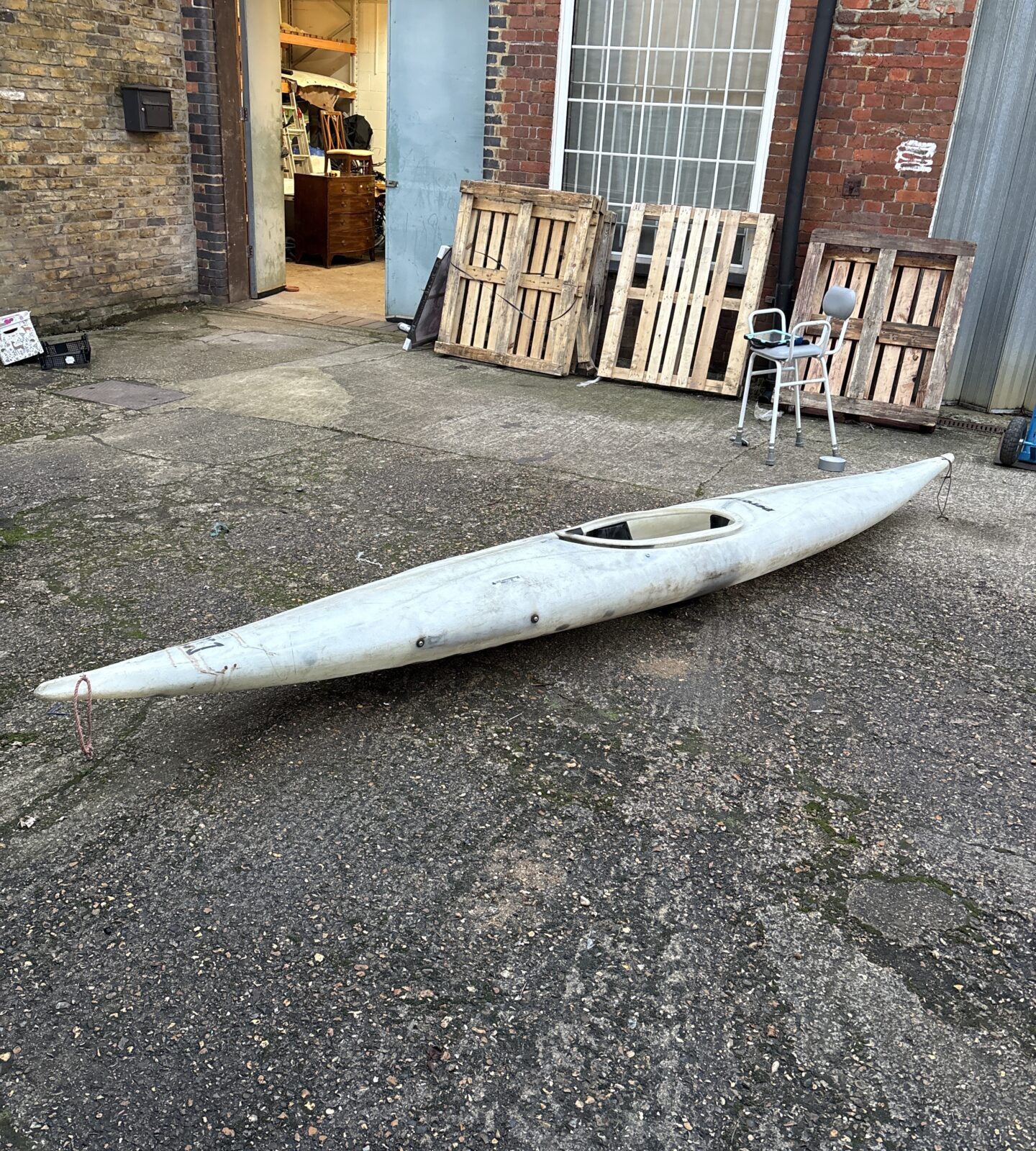 Perception one man kayak – Badgers Auctions