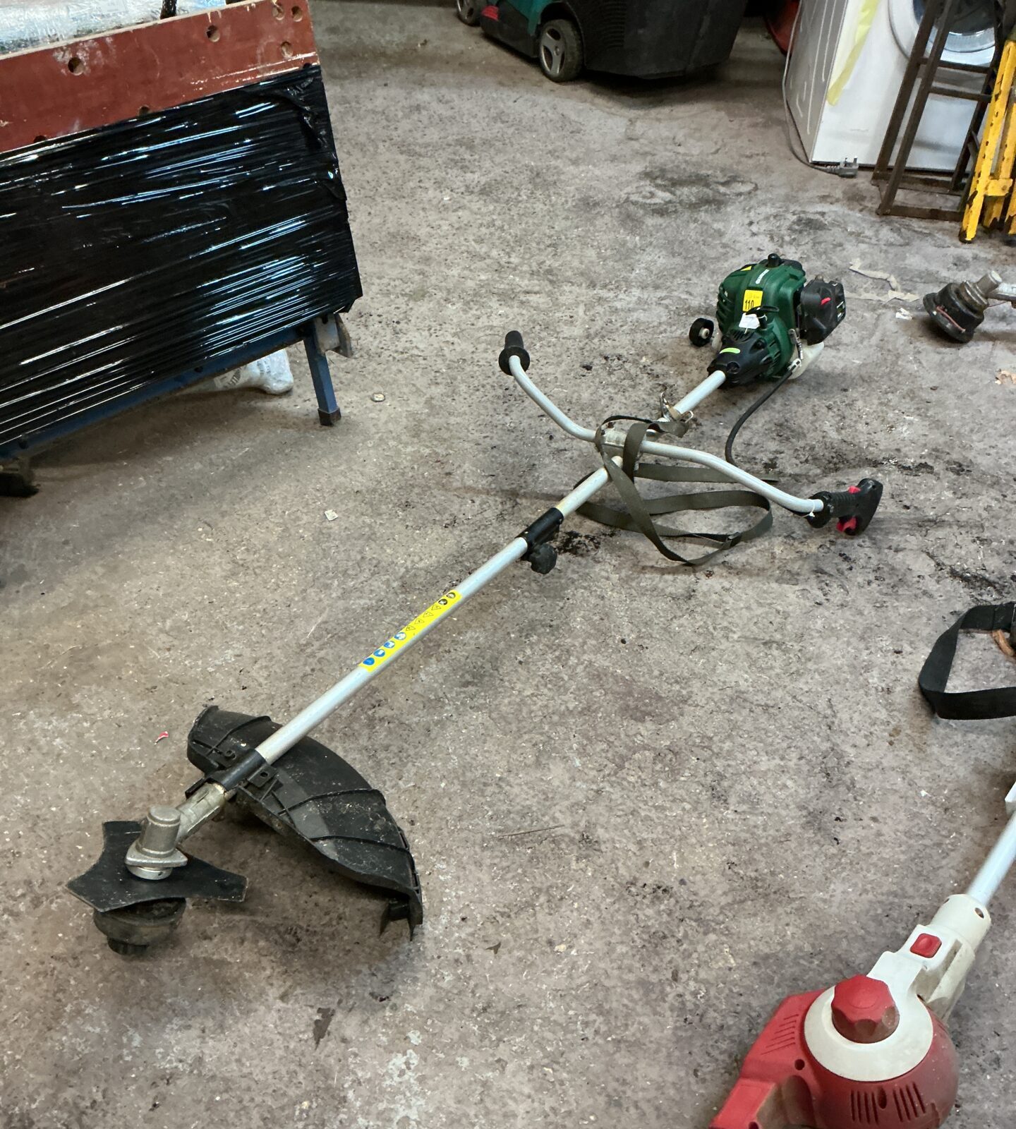 Qualcast petrol Strimmer – Badgers Auctions