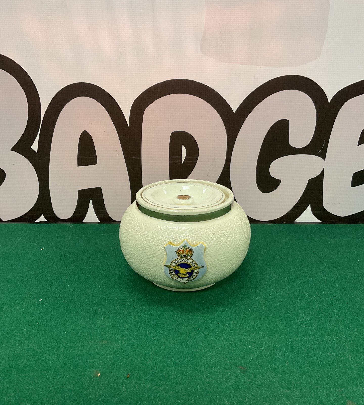 St Martins Varsity Bitter Marmalade jar with RAF crest – Badgers Auctions
