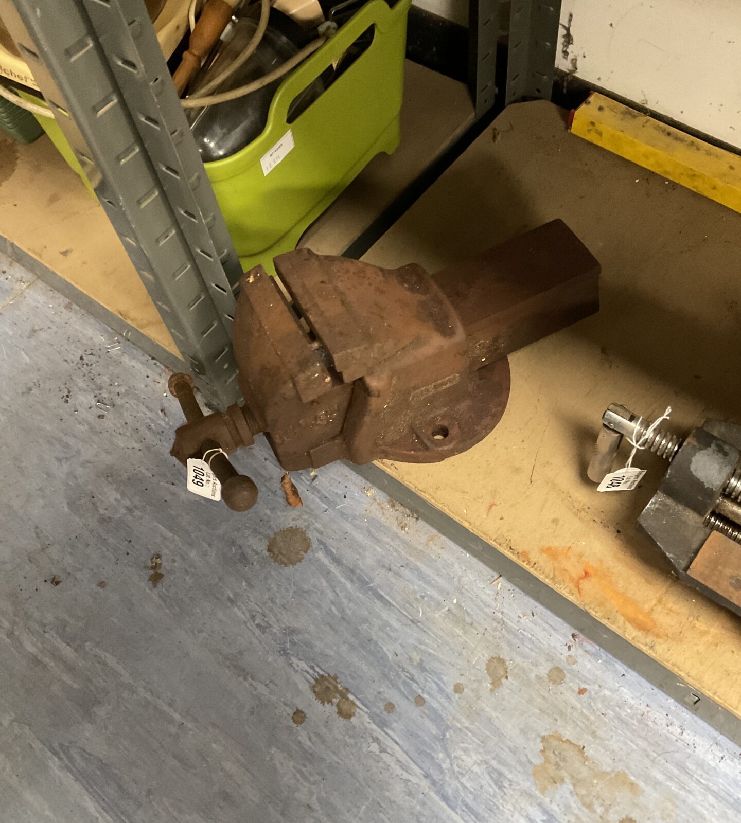 Record no3 medium bench vice – Badgers Auctions