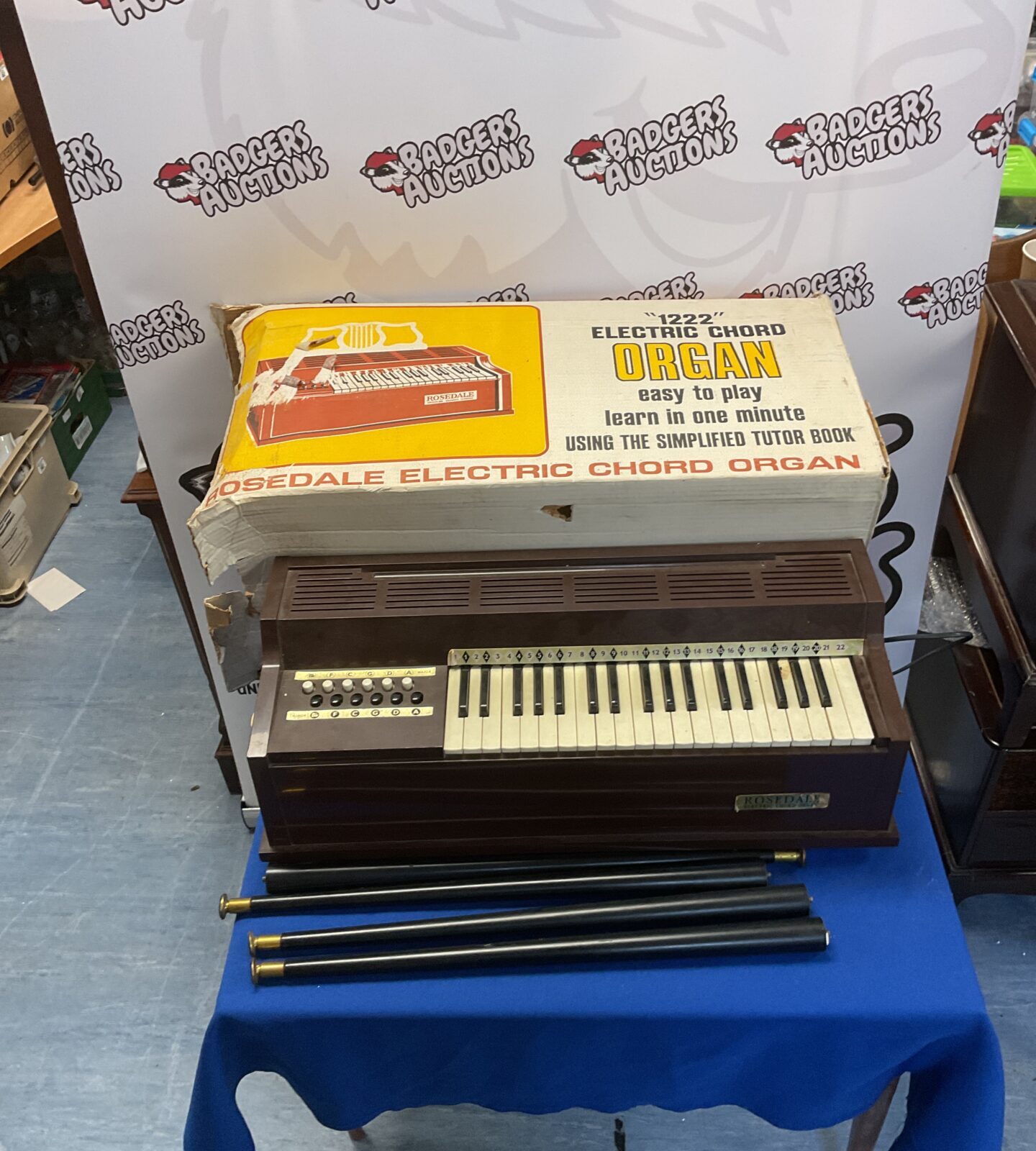Rosedale “1222” electric chord organ – Badgers Auctions