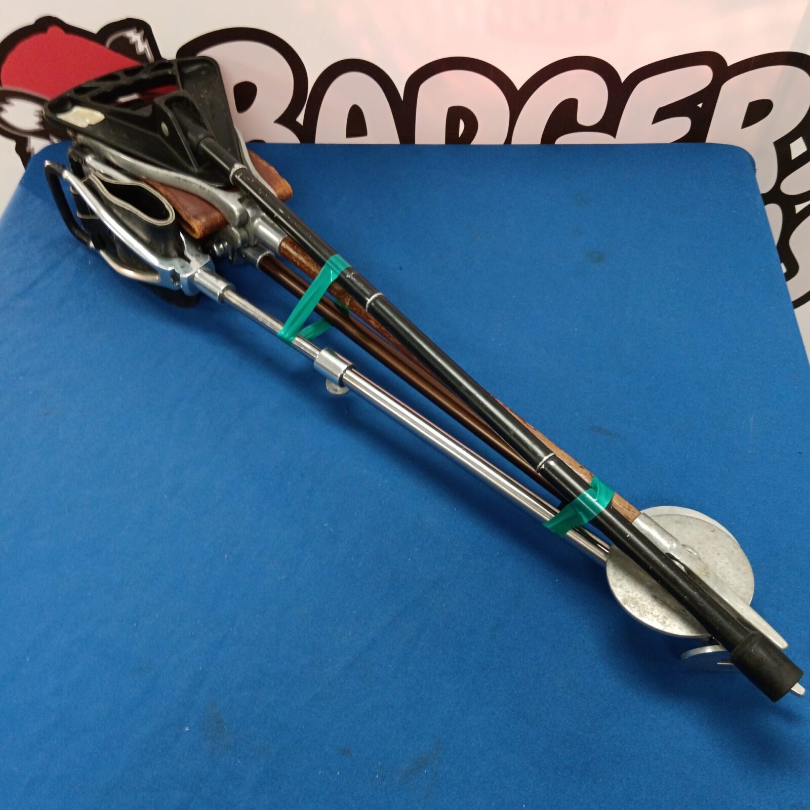 Bundle of 4 shooting stick seats including flipstick – Badgers Auctions