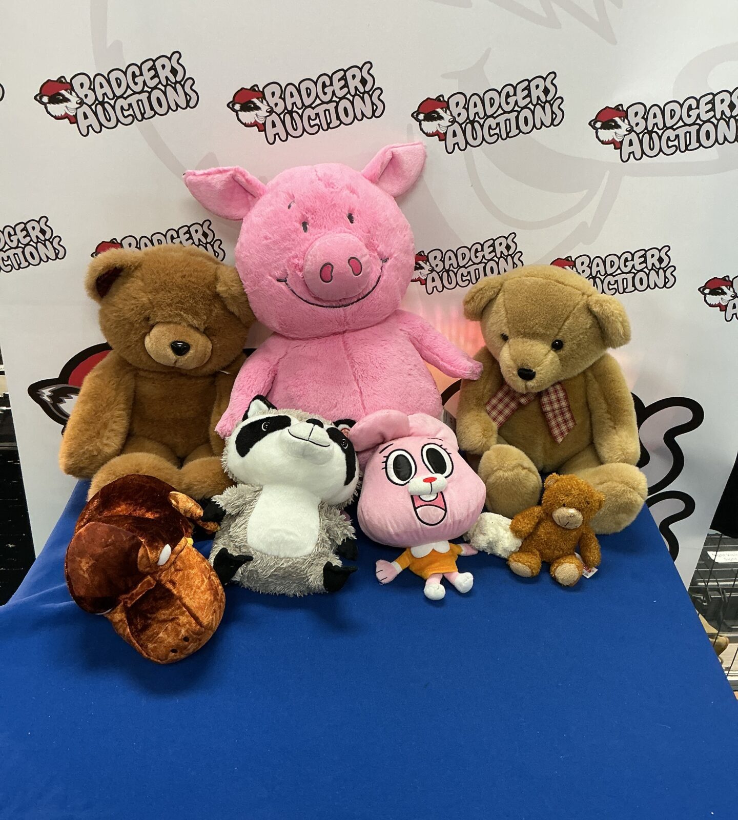 Selection of soft toys – Badgers Auctions