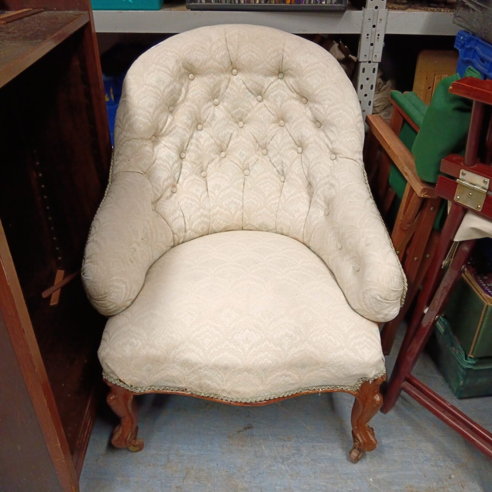 Victorian button back armchair – Badgers Auctions