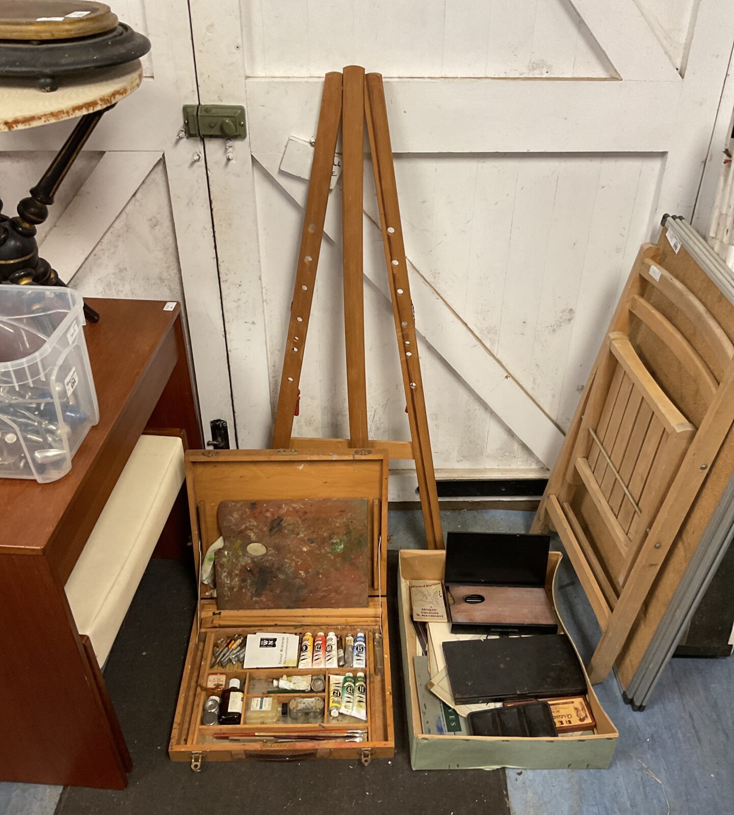 Windsor & newton artist desk easel with floorstanding easel & box of ...