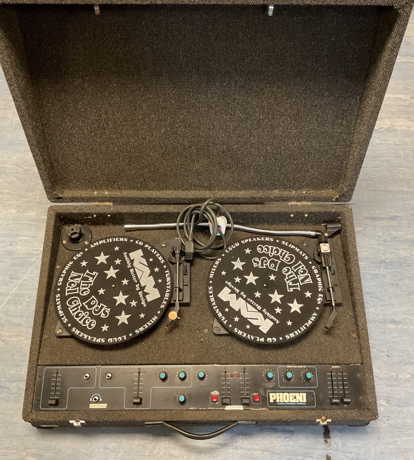 DJ Pheonix stereo powered console – Badgers Auctions