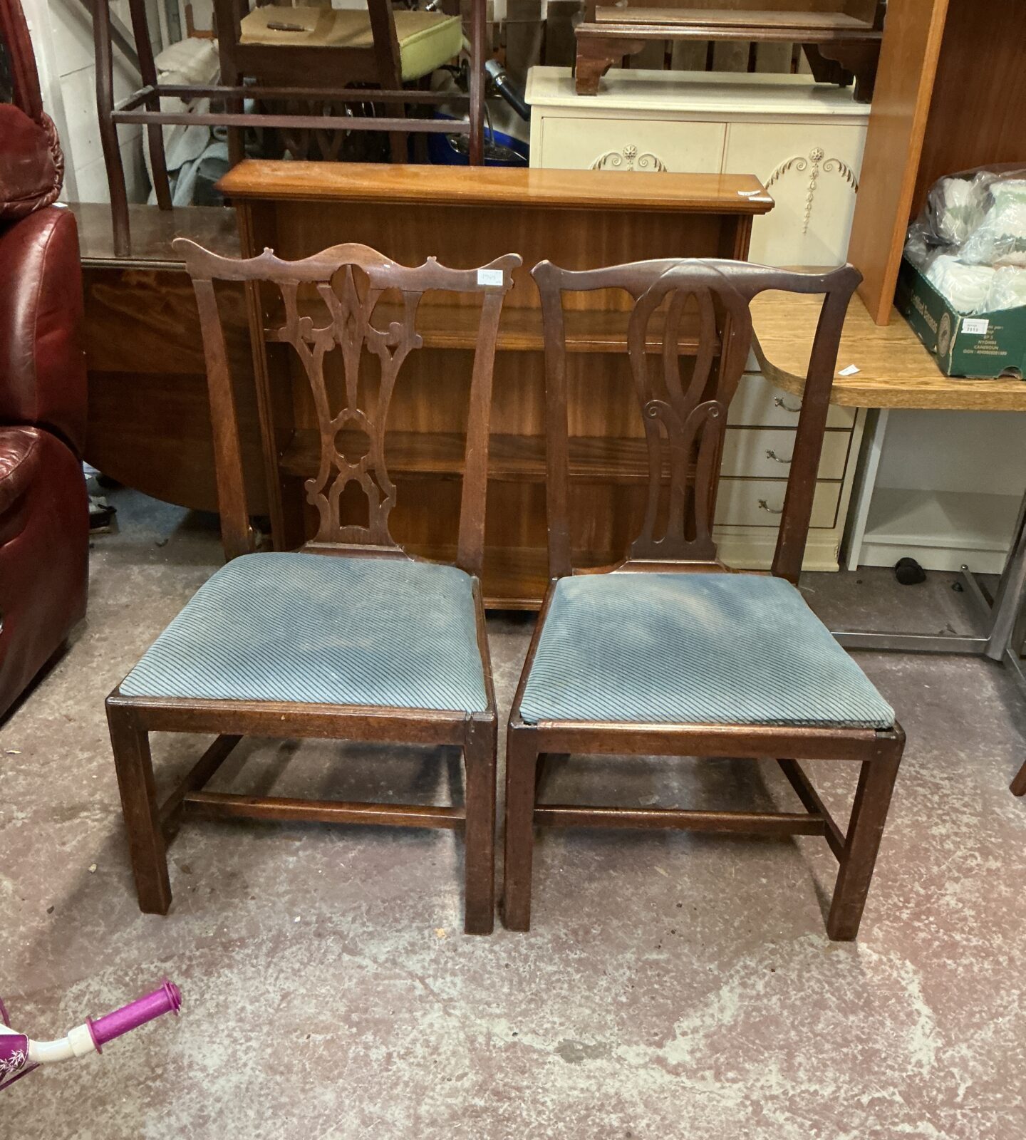 Two Vintage Hall Chairs – Badgers Auctions
