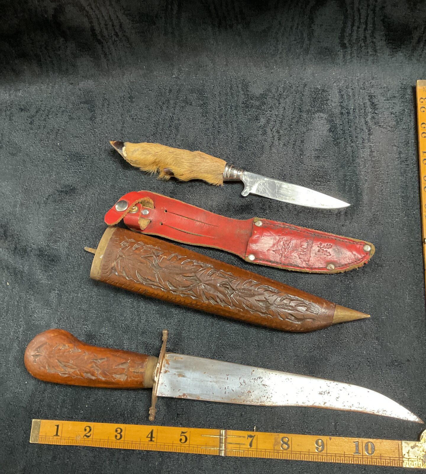 Two Sheath Knives hoof handled and wood carved handle – Badgers Auctions