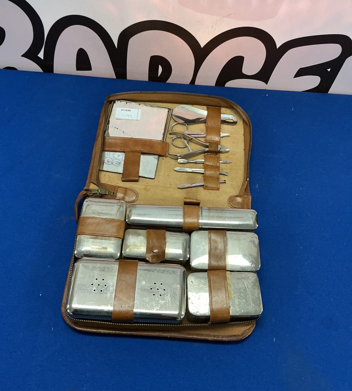 Vintage Leather cased gentleman’s travelling kit – Badgers Auctions
