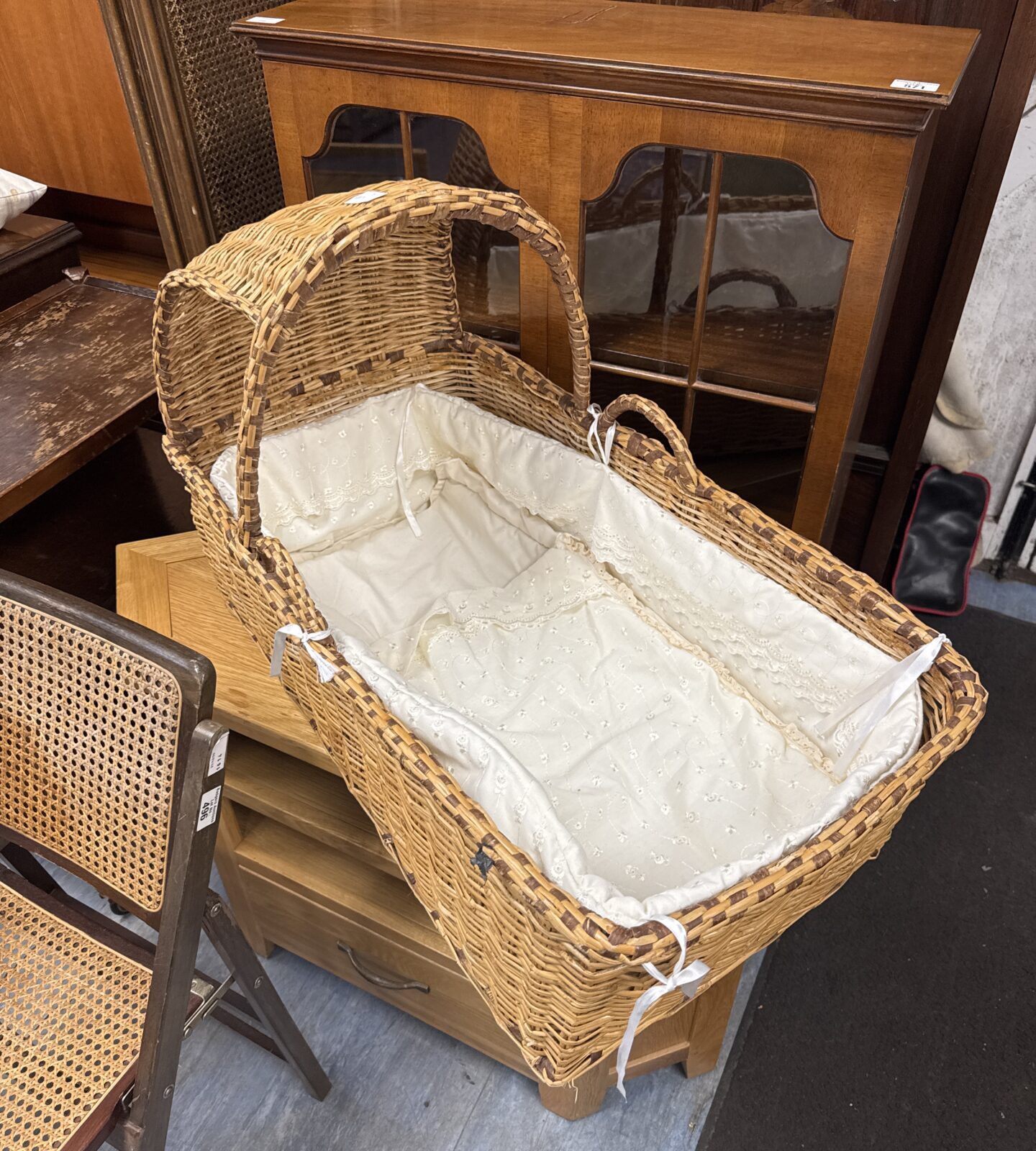 Wicker Moses basket – Badgers Auctions