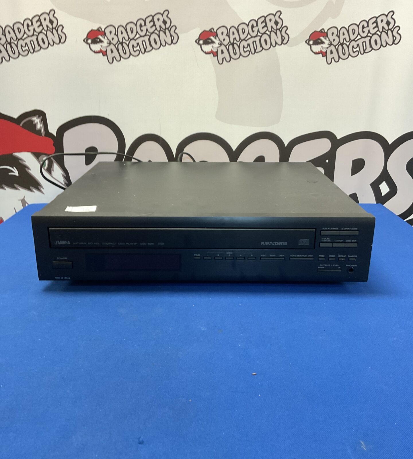 Yamaha CDC-625 CD player – Badgers Auctions