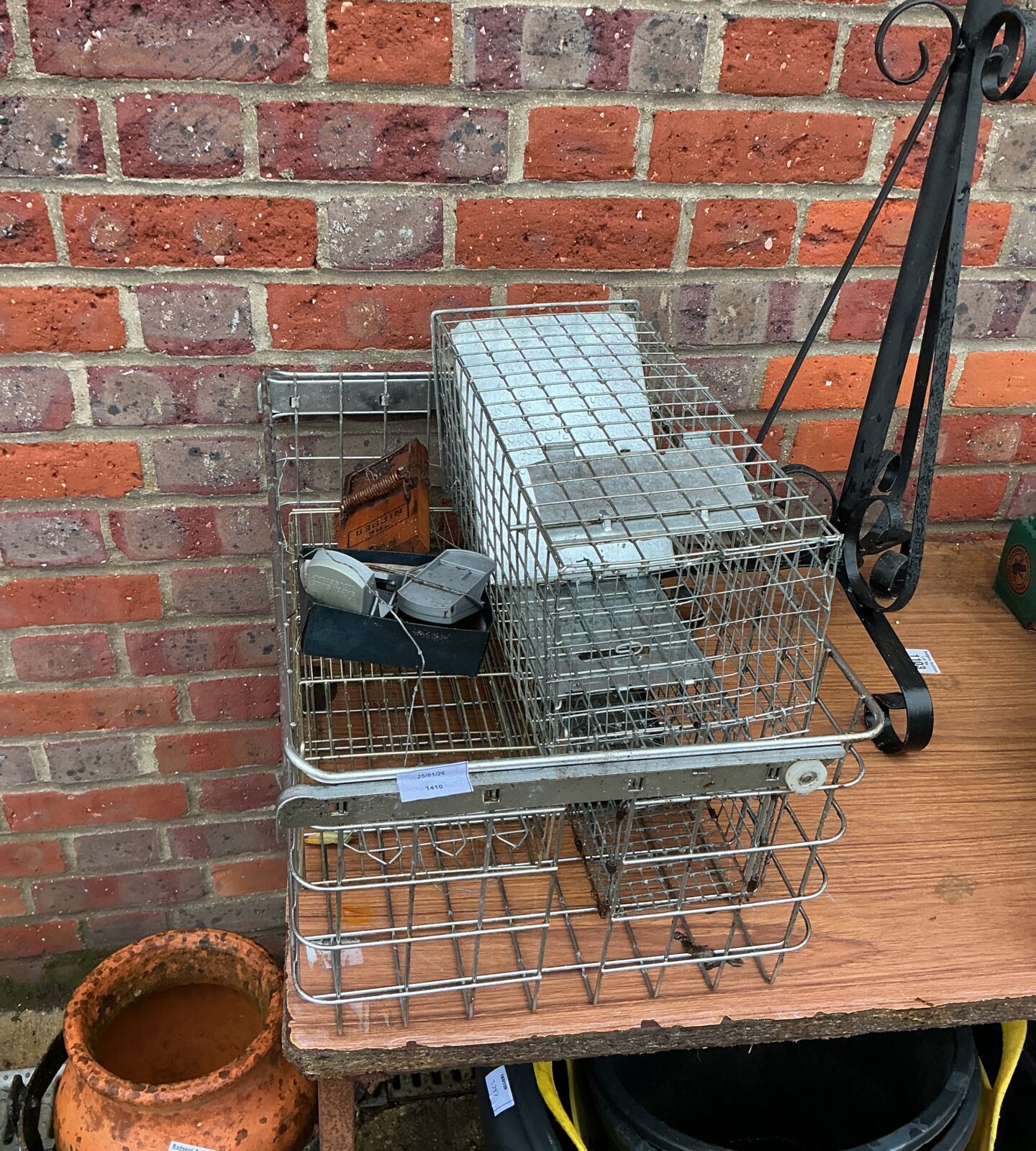 Quantity of animal traps – Badgers Auctions