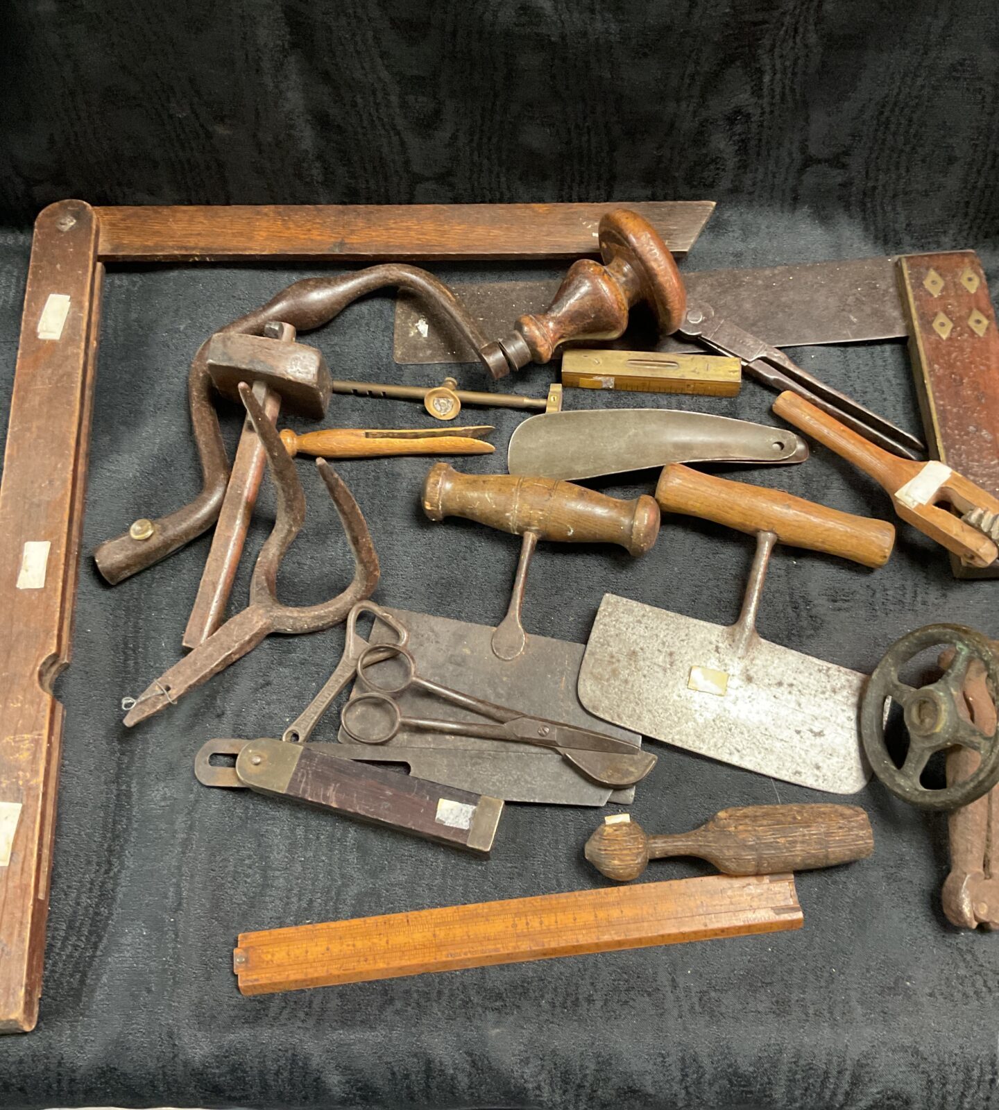 Collection of antique carpenters tools – Badgers Auctions