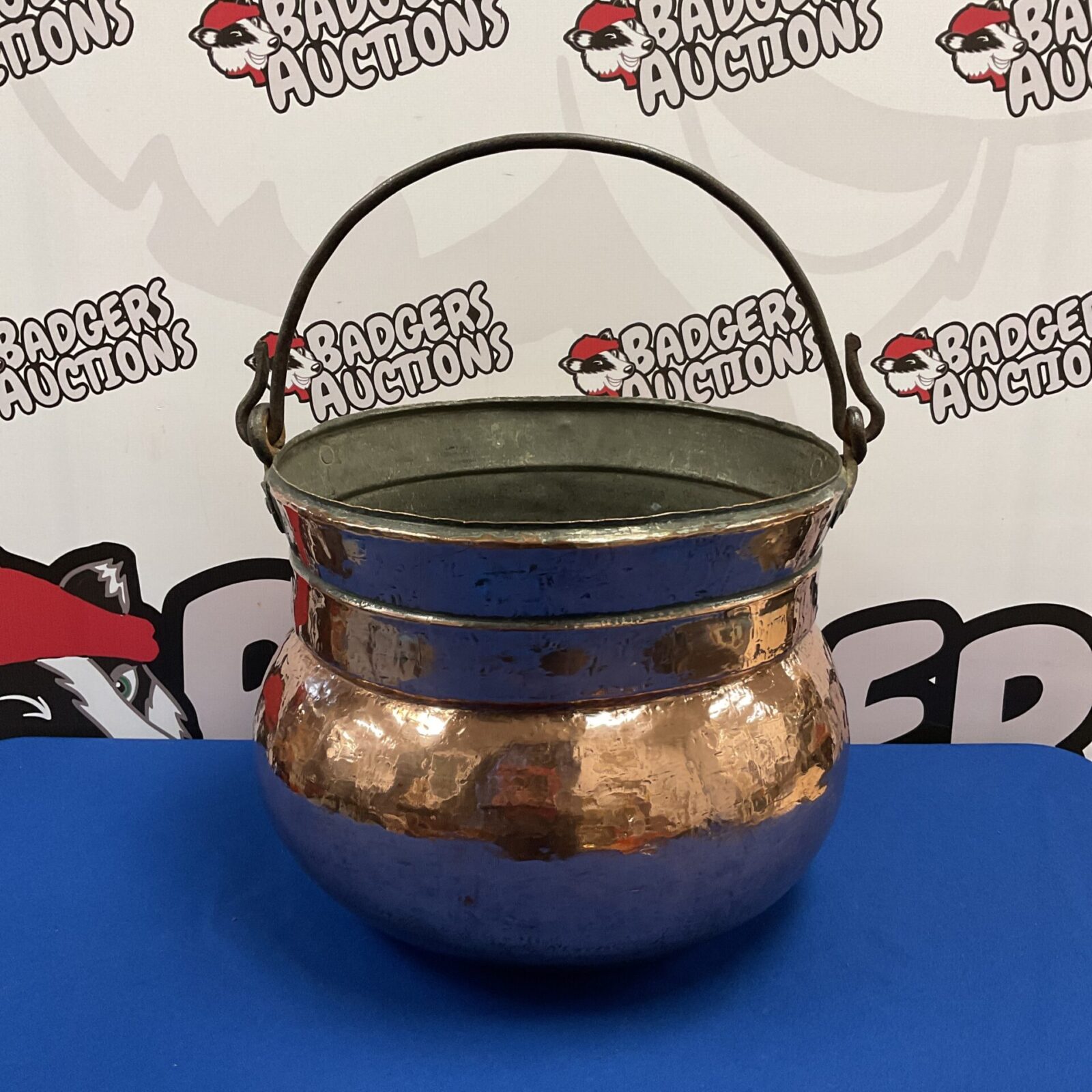Large antique copper cauldron – Badgers Auctions